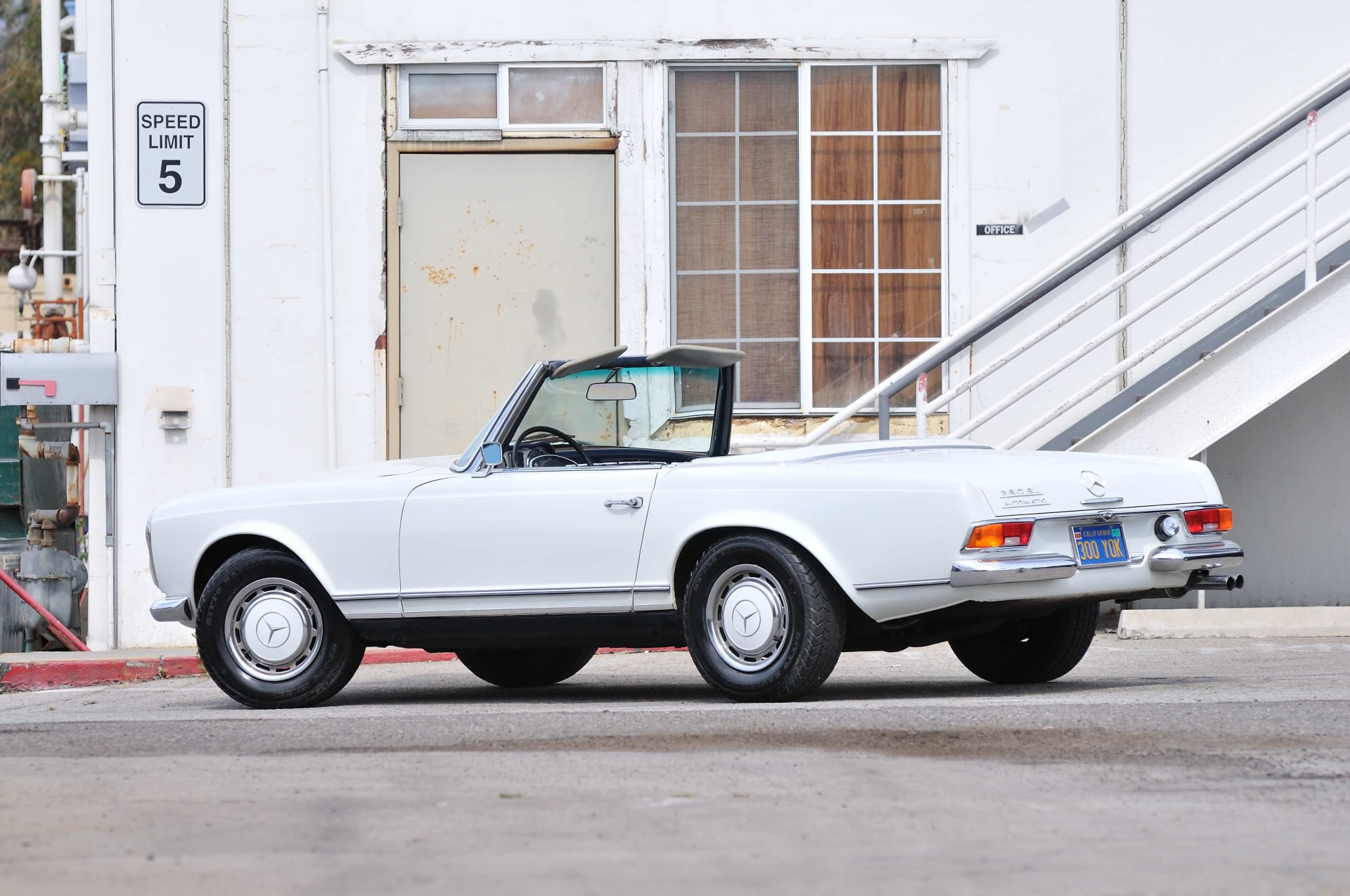 1968 Mercedes-Benz 280SL Roadster at Monterey 2013 as F109 - Mecum Auctions