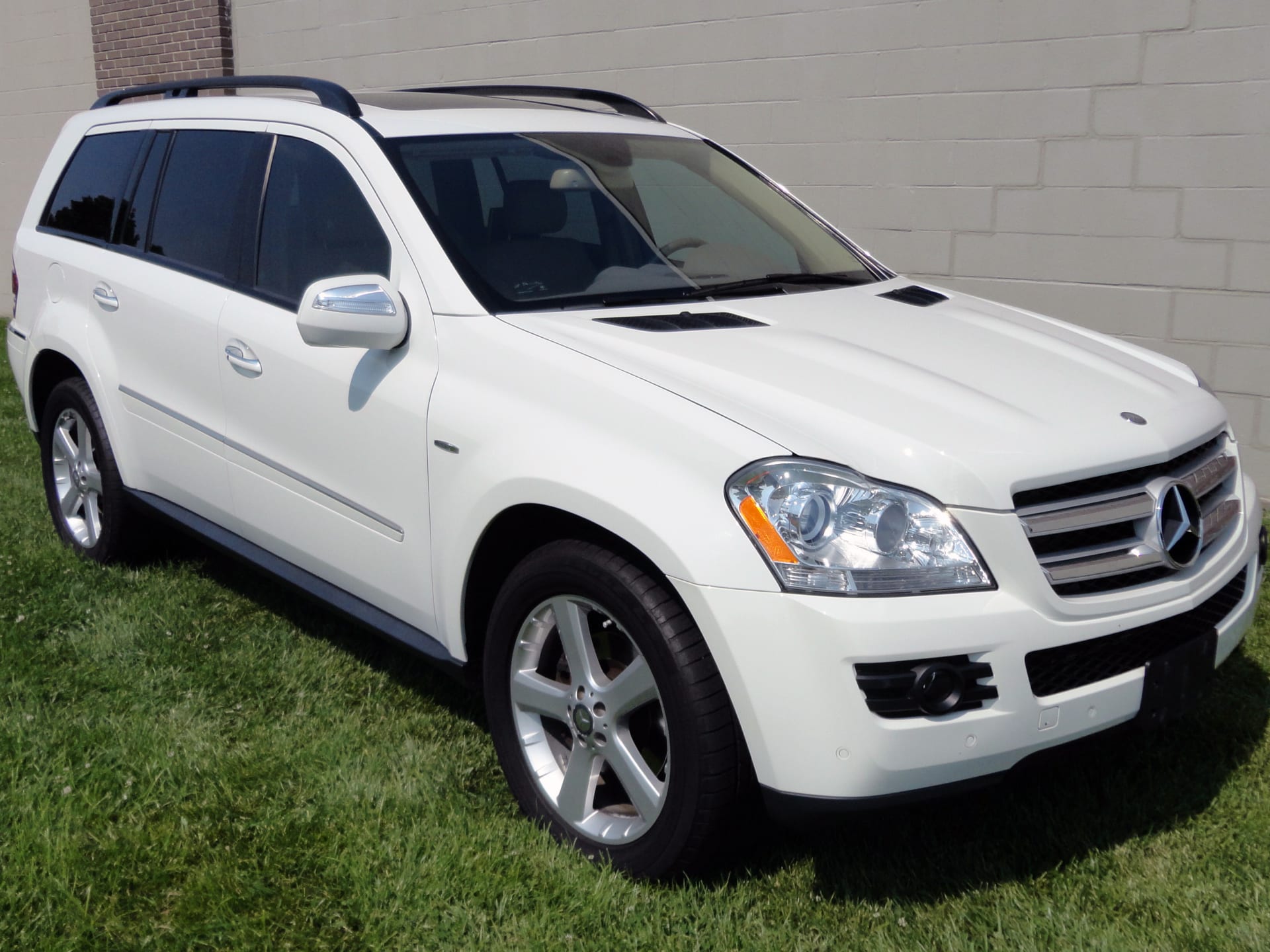 2009 Mercedes-Benz GL320 at Monterey 2013 as F202 - Mecum Auctions
