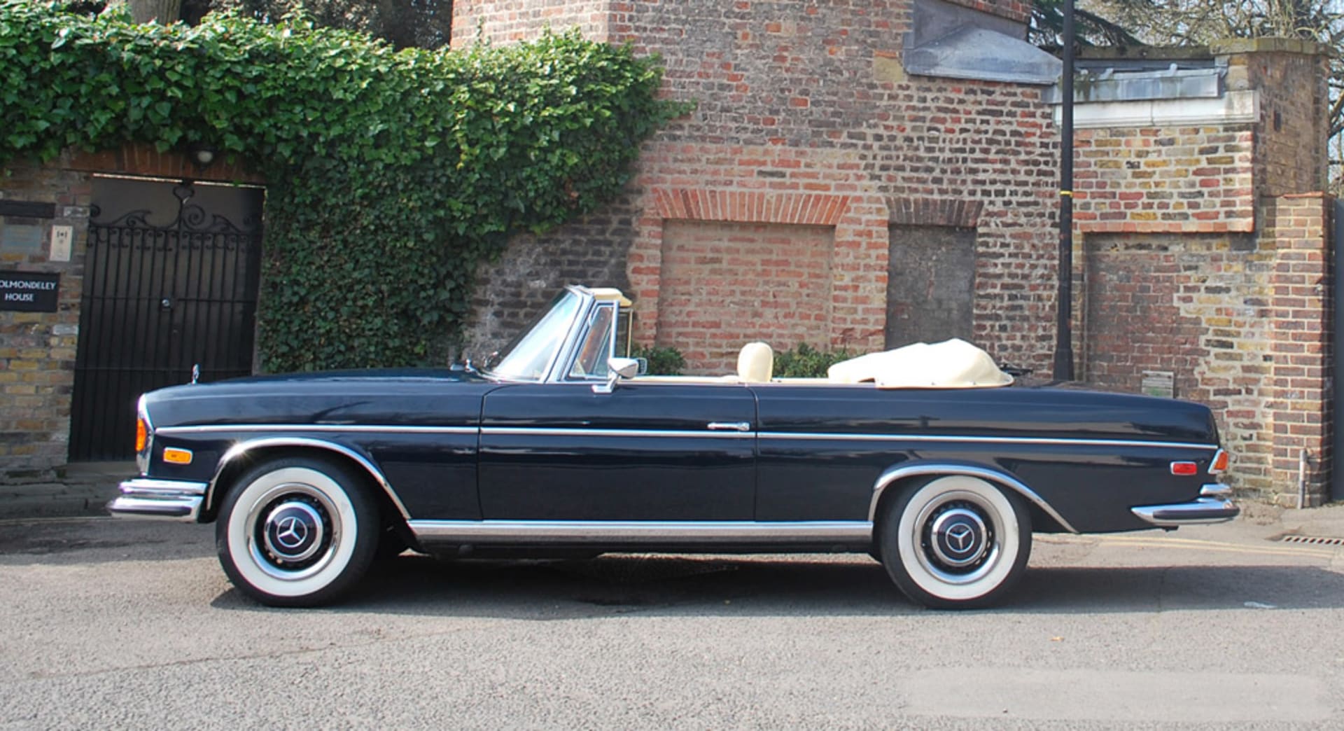1965 Mercedes-Benz 250SE Convertible at Monterey 2015 asS98 - Mecum ...