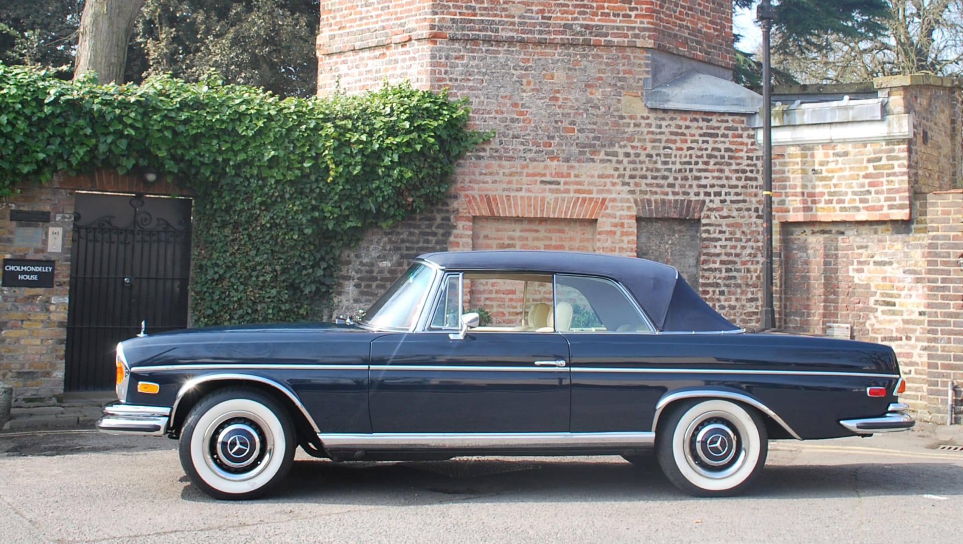 1965 Mercedes-Benz 250SE Convertible at Monterey 2015 asS98 - Mecum ...