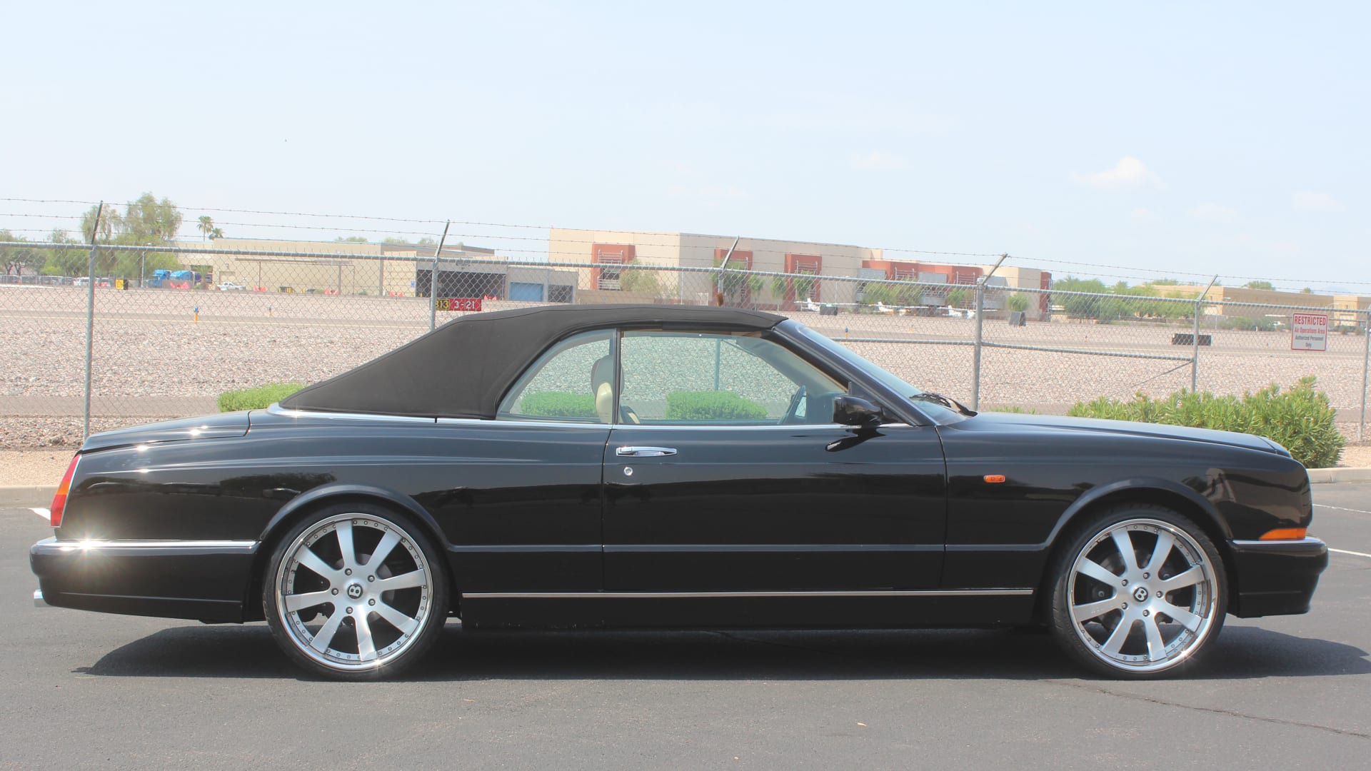 2000 Bentley Azure Convertible at Monterey 2018 as T88 - Mecum Auctions