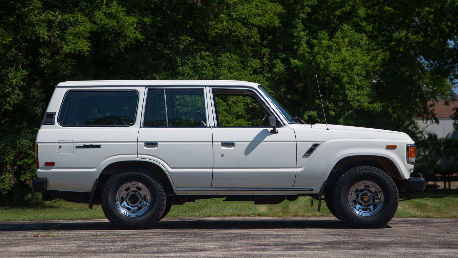 1987 Toyota FJ-60 Land Cruiser at Monterey 2018 as F49 - Mecum Auctions