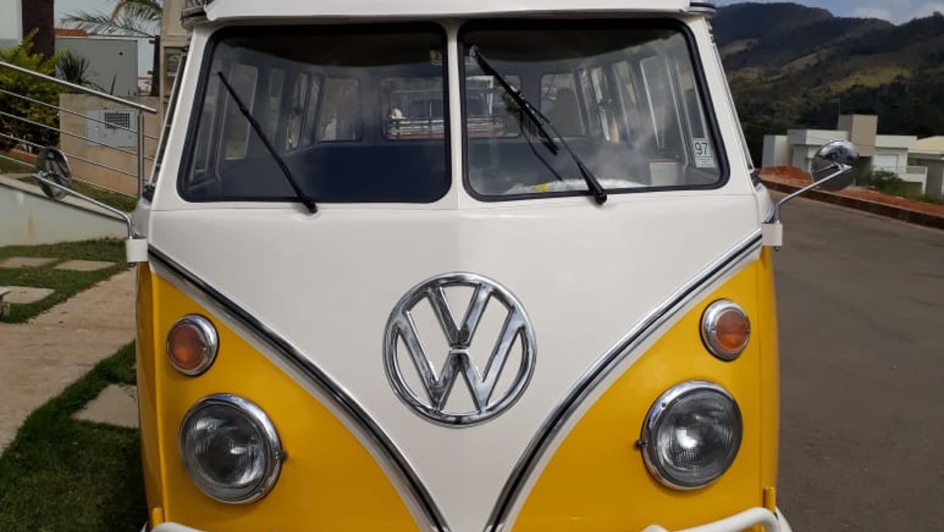 1974 Volkswagen Type II Deluxe 15-window Bus at Monterey 2021 as T89 ...