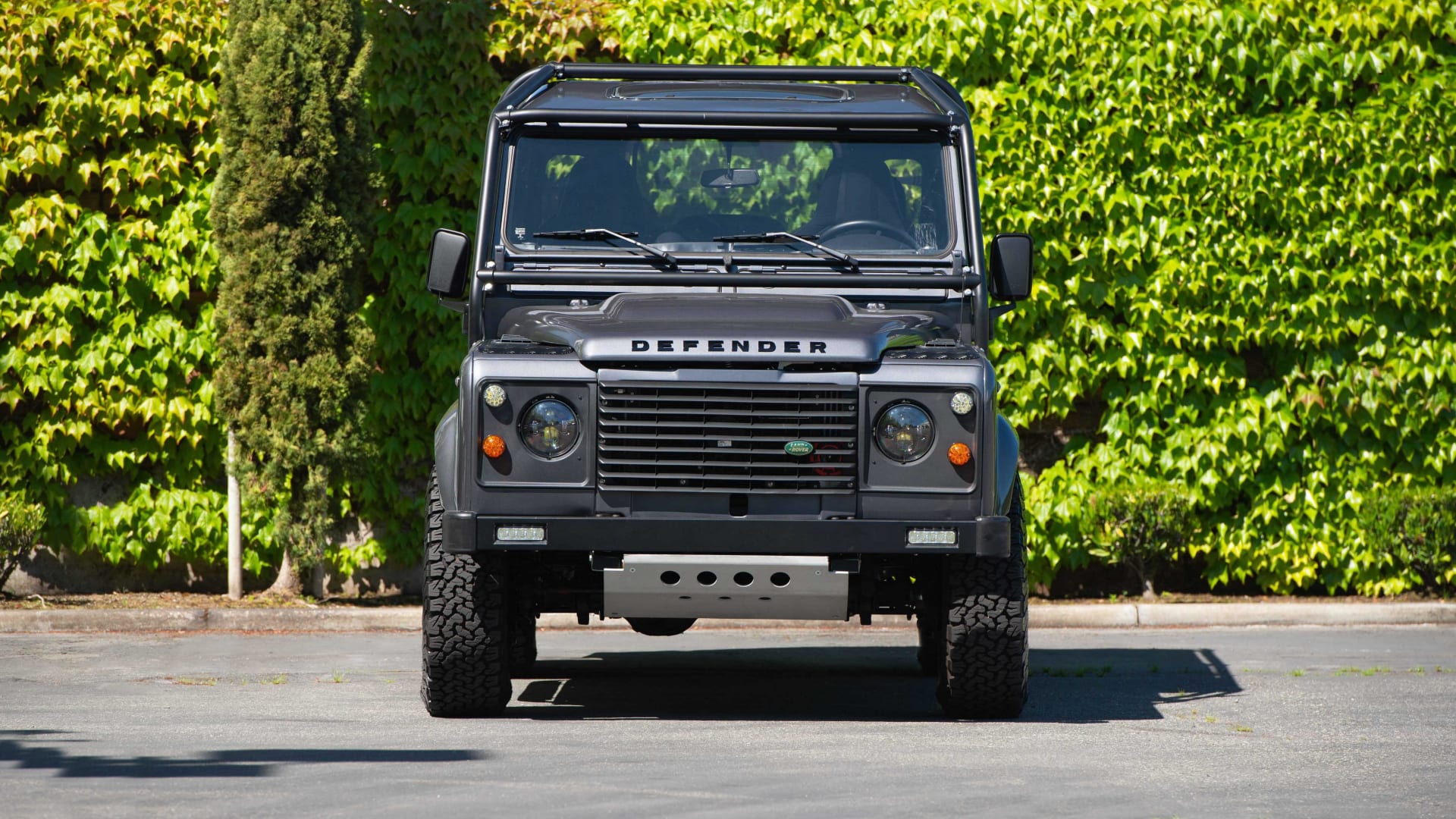 1990 Land Rover Defender 110 at Monterey 2021 as S41 - Mecum Auctions