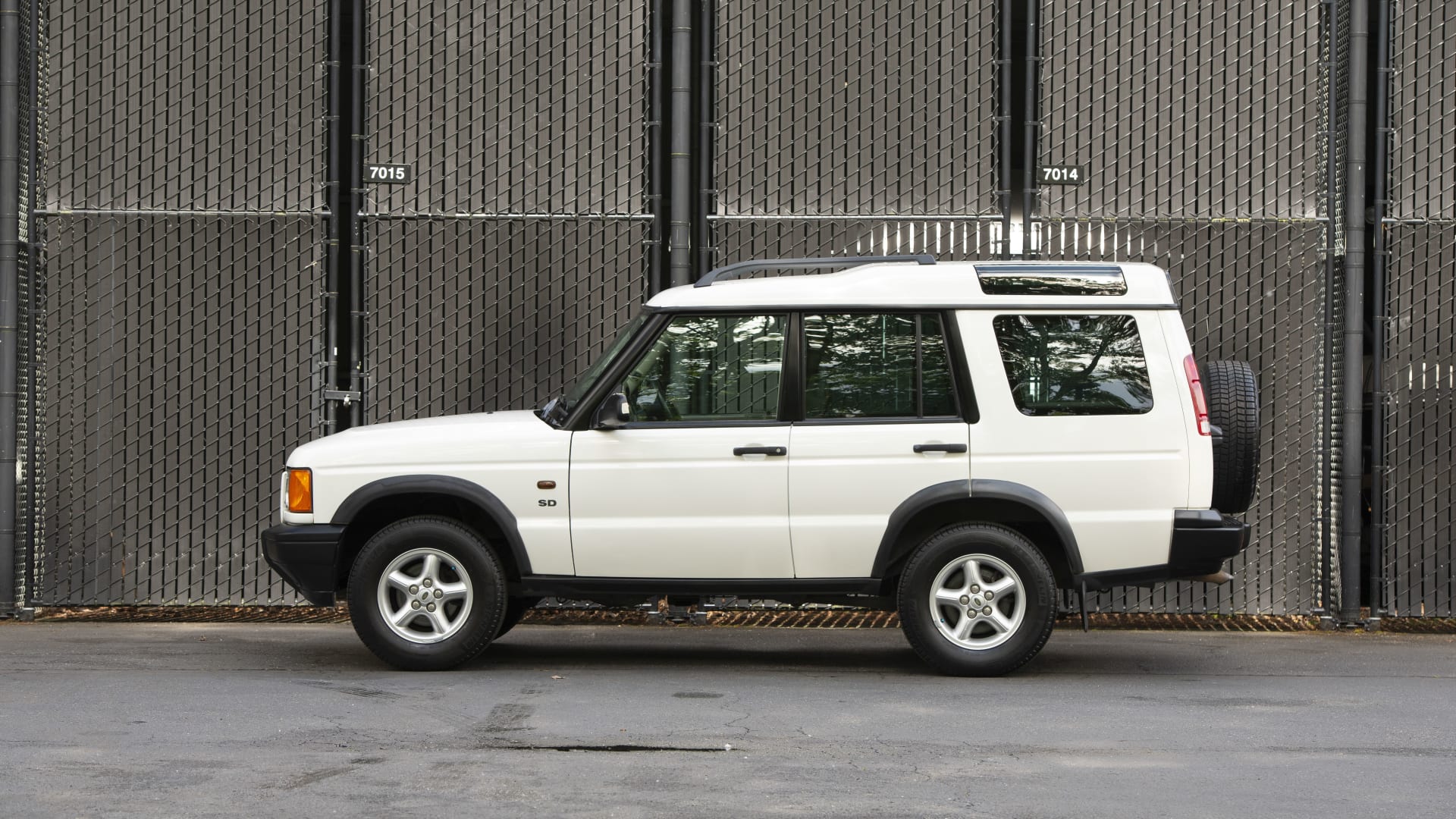 2002 Land Rover Discovery II Sd at Monterey 2021 as S27 - Mecum Auctions
