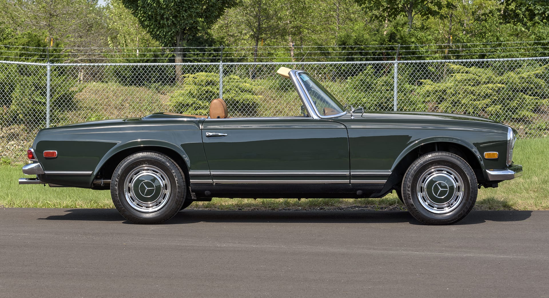 1969 Mercedes-Benz 280SL Roadster at Monterey 2022 as S11 - Mecum Auctions