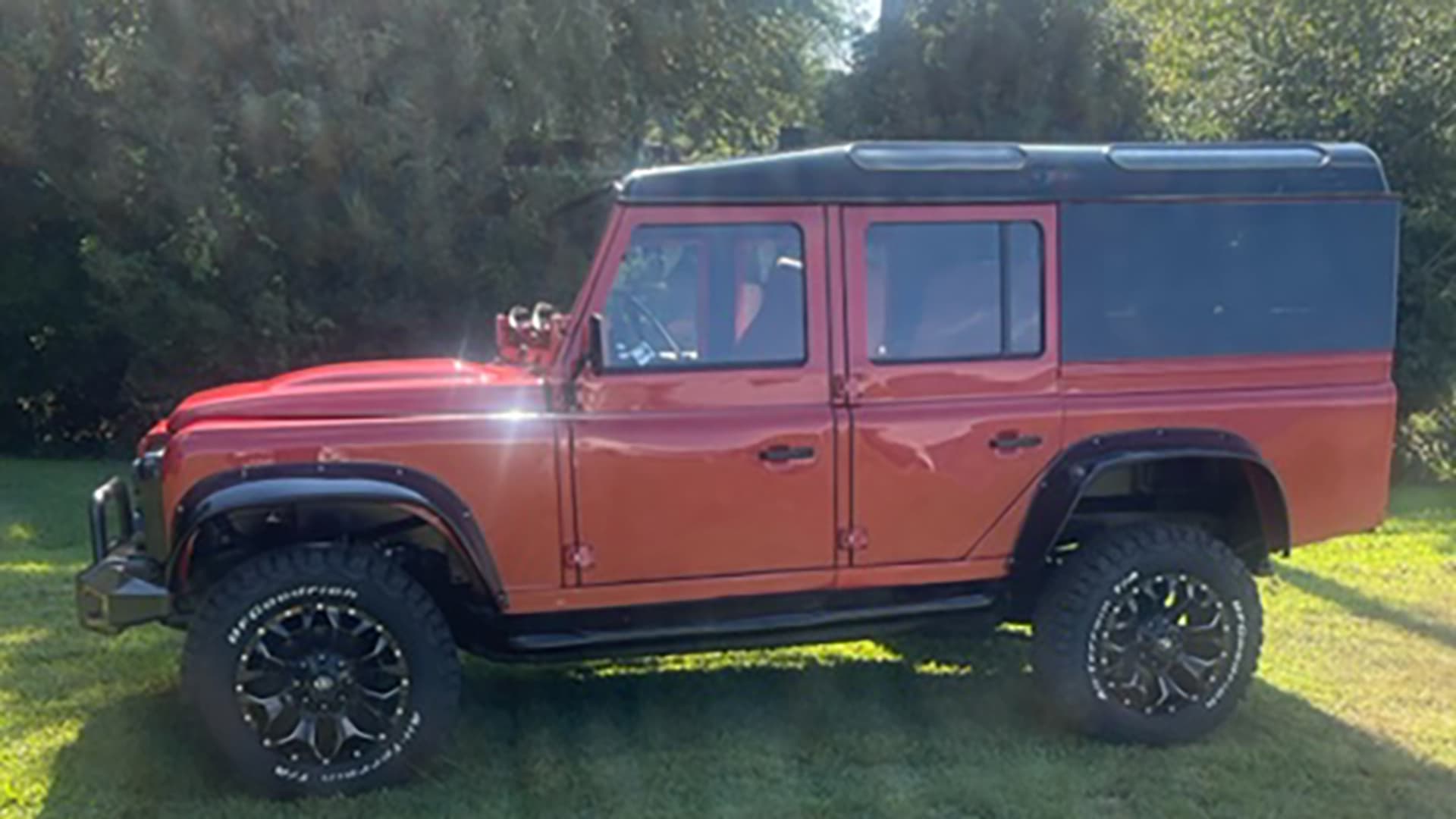 1990 Land Rover Defender 110 Custom at Monterey 2022 as S99 - Mecum ...