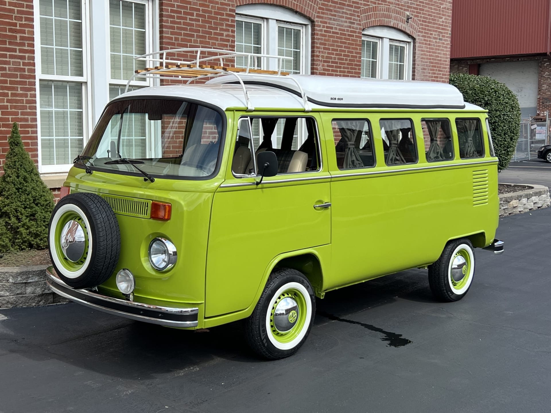1989 Volkswagen Bus at Monterey 2022 as F39.1 - Mecum Auctions