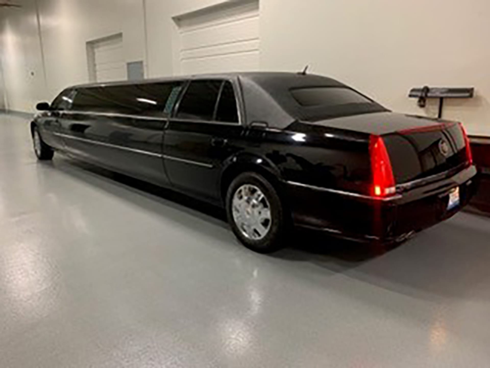 2008 Cadillac DTS Limousine at Chicago 2018 as S226 - Mecum Auctions