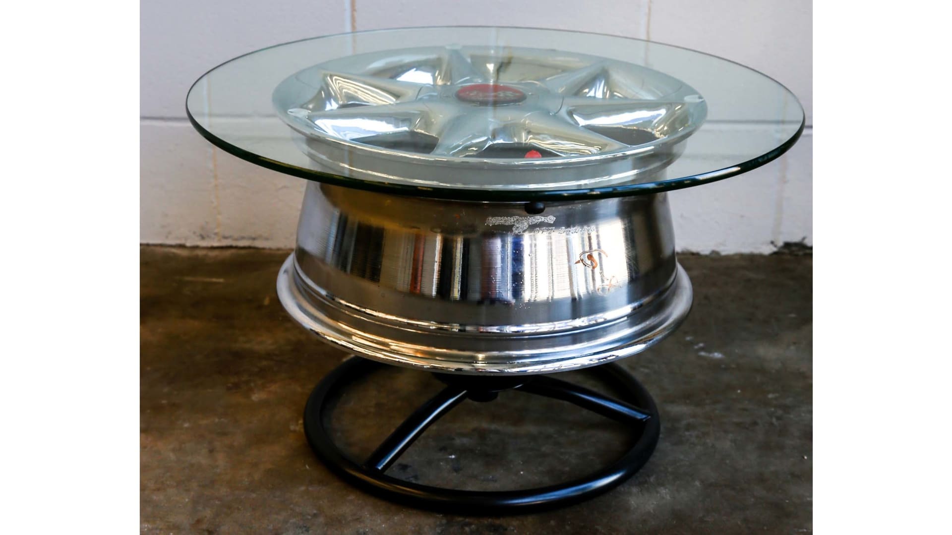 Chevy Wheel End Table 15x17 at Chicago 2018 as Z230 - Mecum Auctions