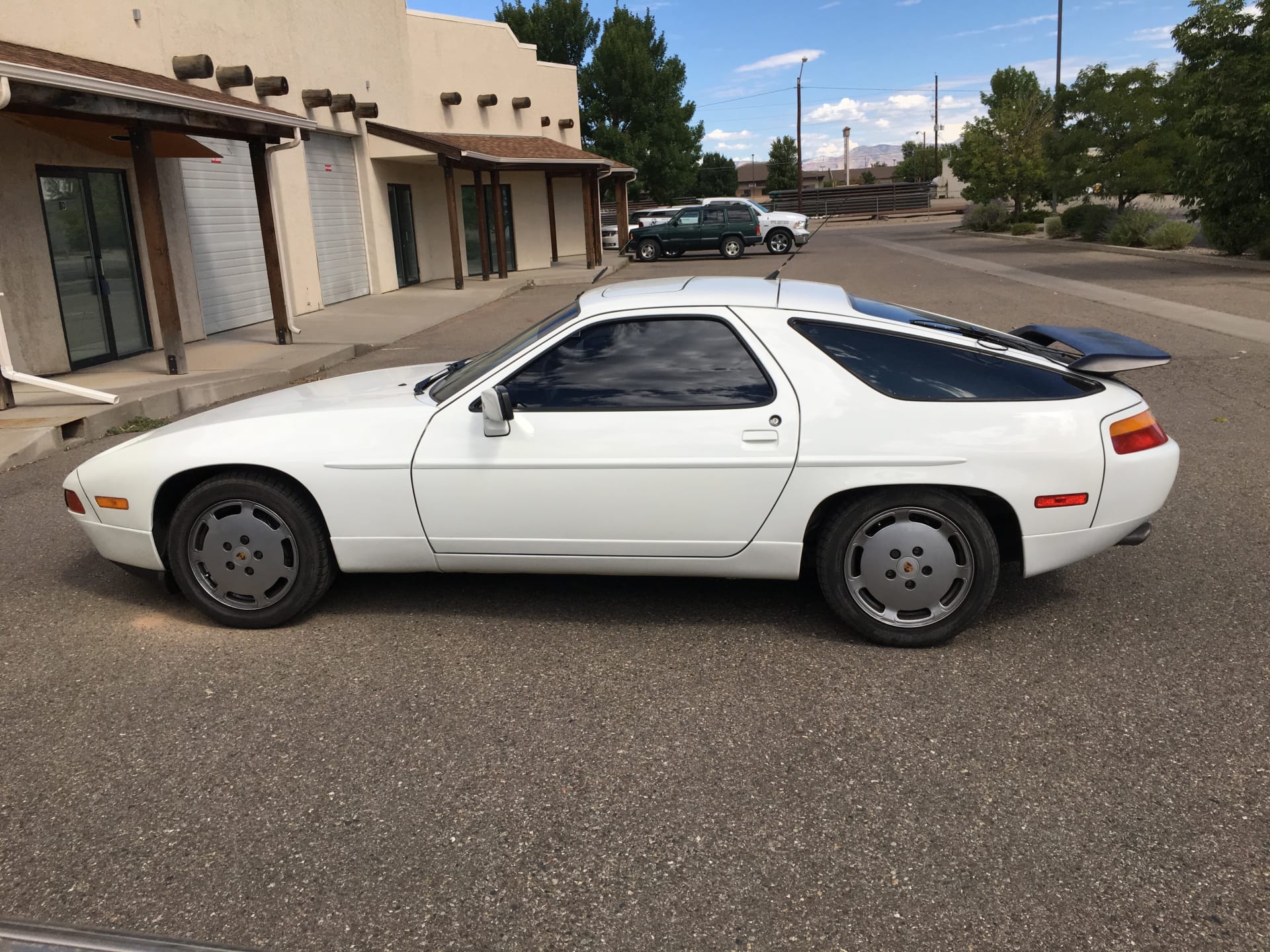 1989 Porsche 928 S4 at Chicago 2019 as T146.1 - Mecum Auctions