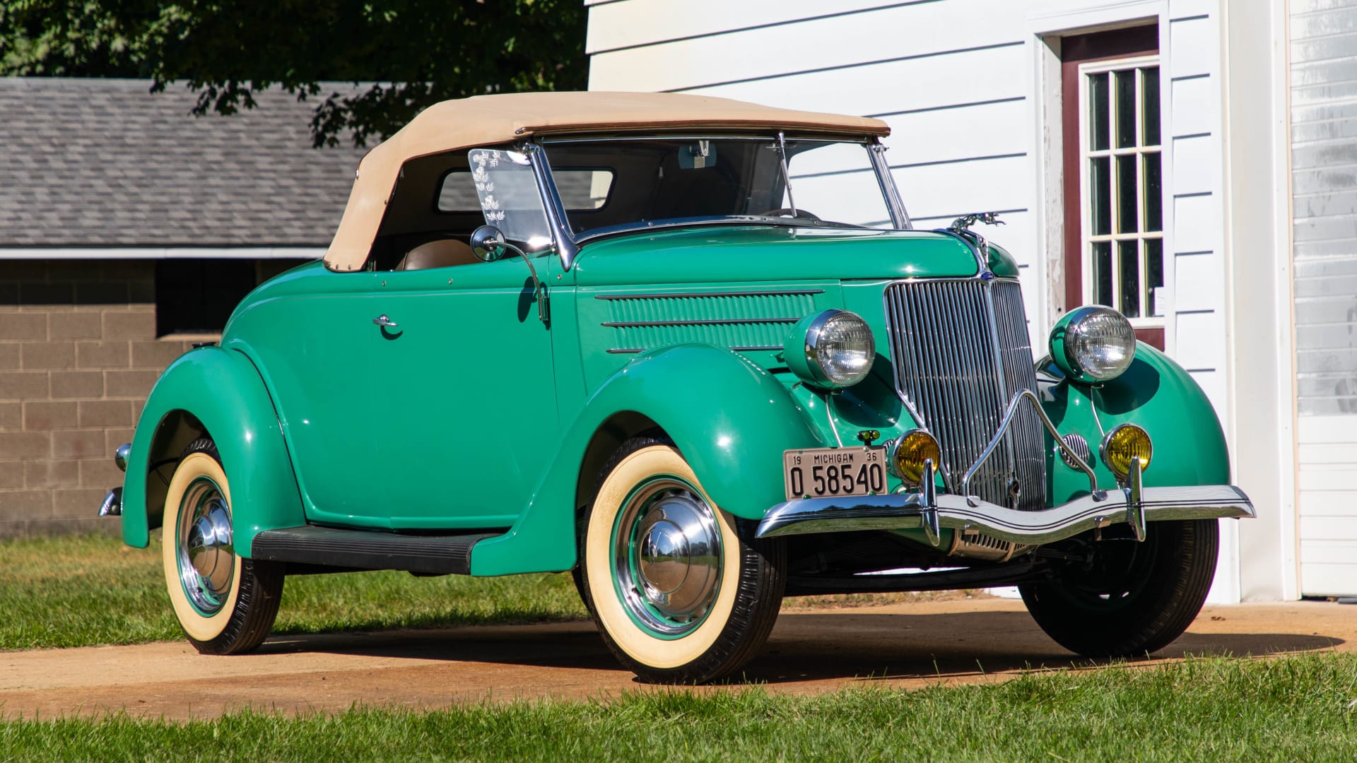 1936 Ford Deluxe Roadster at Chicago 2021 asF207 - Mecum Auctions