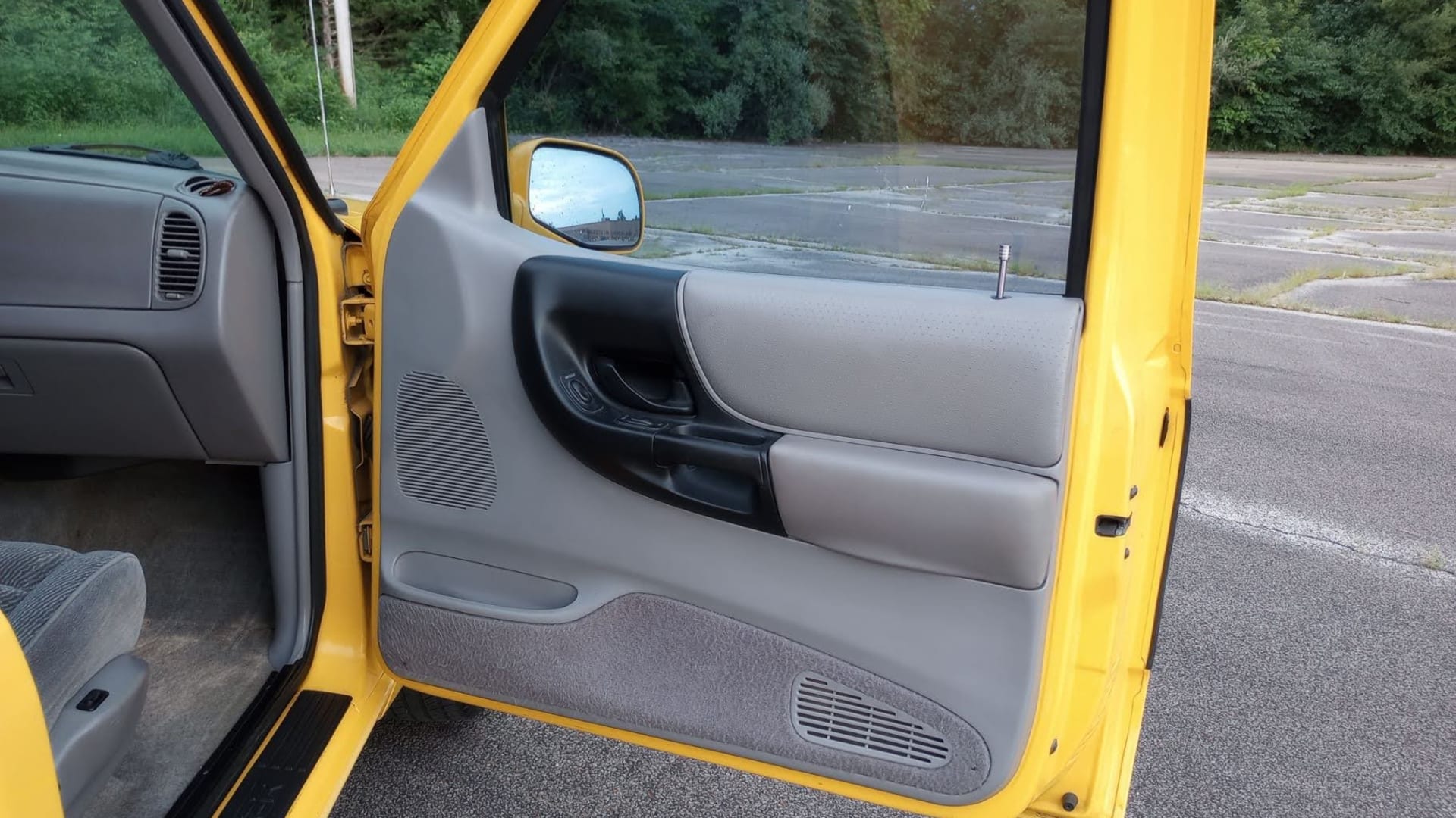 1997 Ford Ranger Splash Pickup at Chicago 2022 as T61 - Mecum Auctions