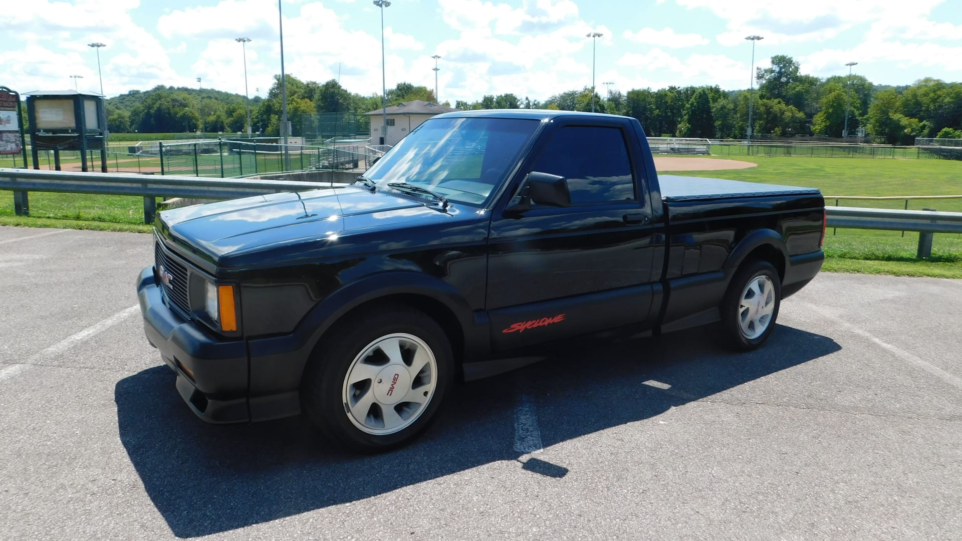 1991 GMC Syclone Pickup at Chicago 2022 as F207 - Mecum Auctions