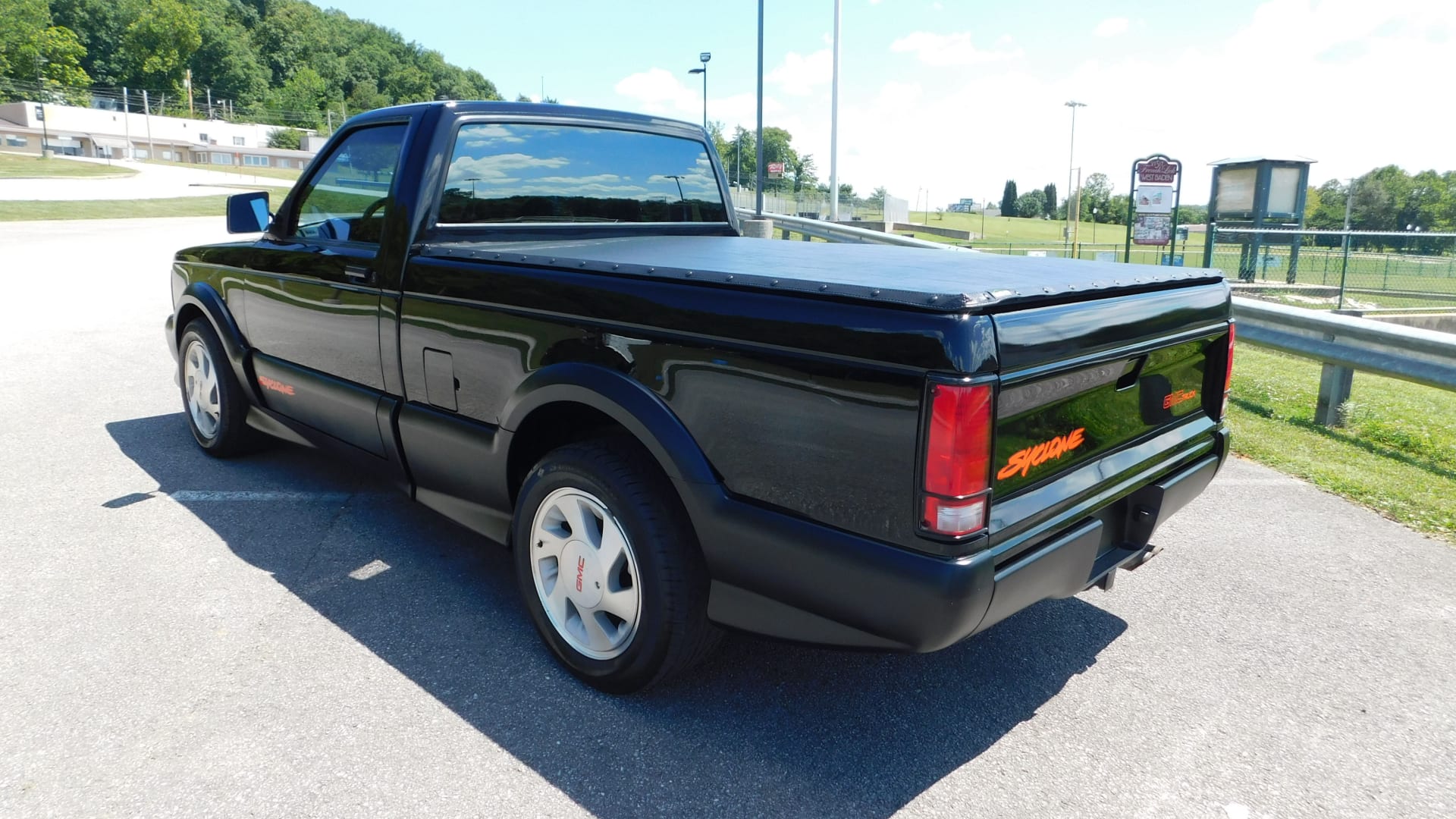 1991 GMC Syclone Pickup at Chicago 2022 as F207 - Mecum Auctions