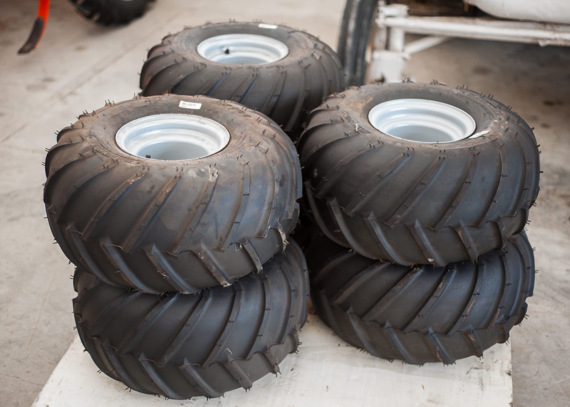 6 Tires And Rims Carlisle At101 21x11.00-8 at Ontario Tractor Auction ...