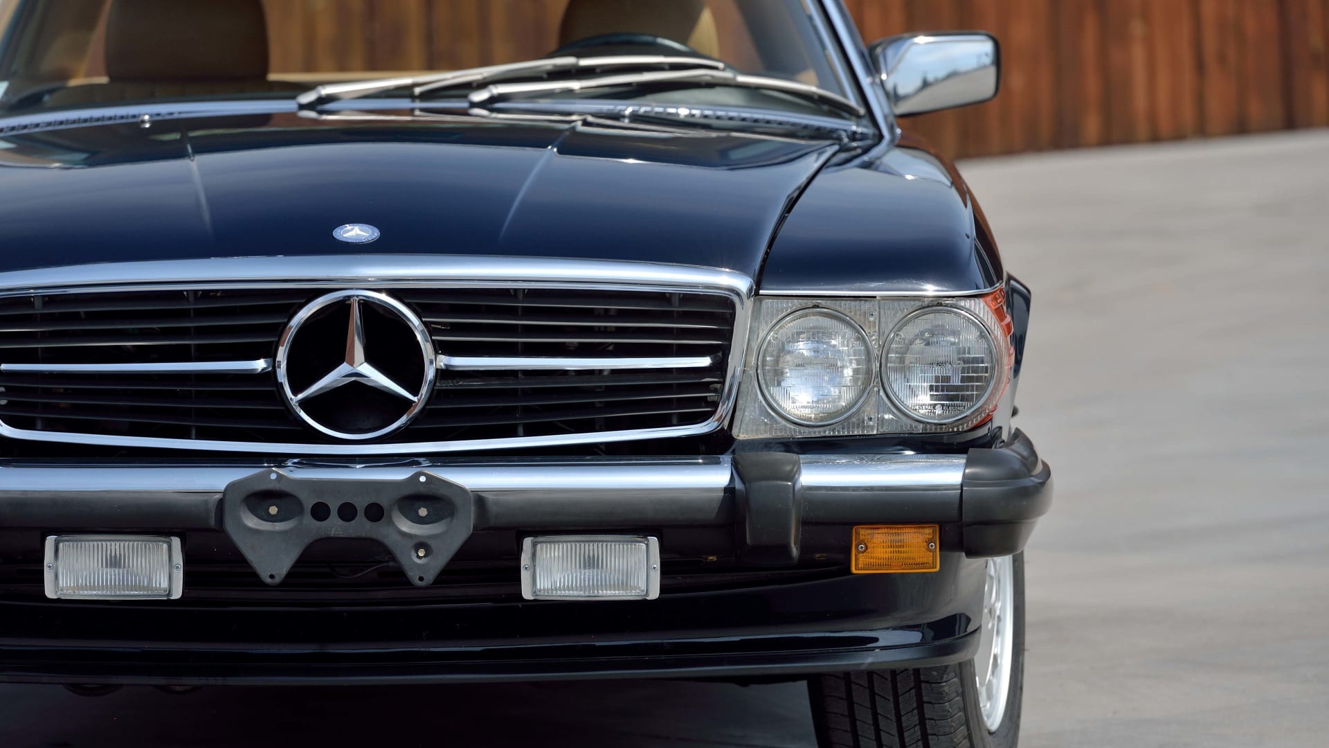 1987 Mercedes-Benz 560SL at Dallas 2019 as F131 - Mecum Auctions
