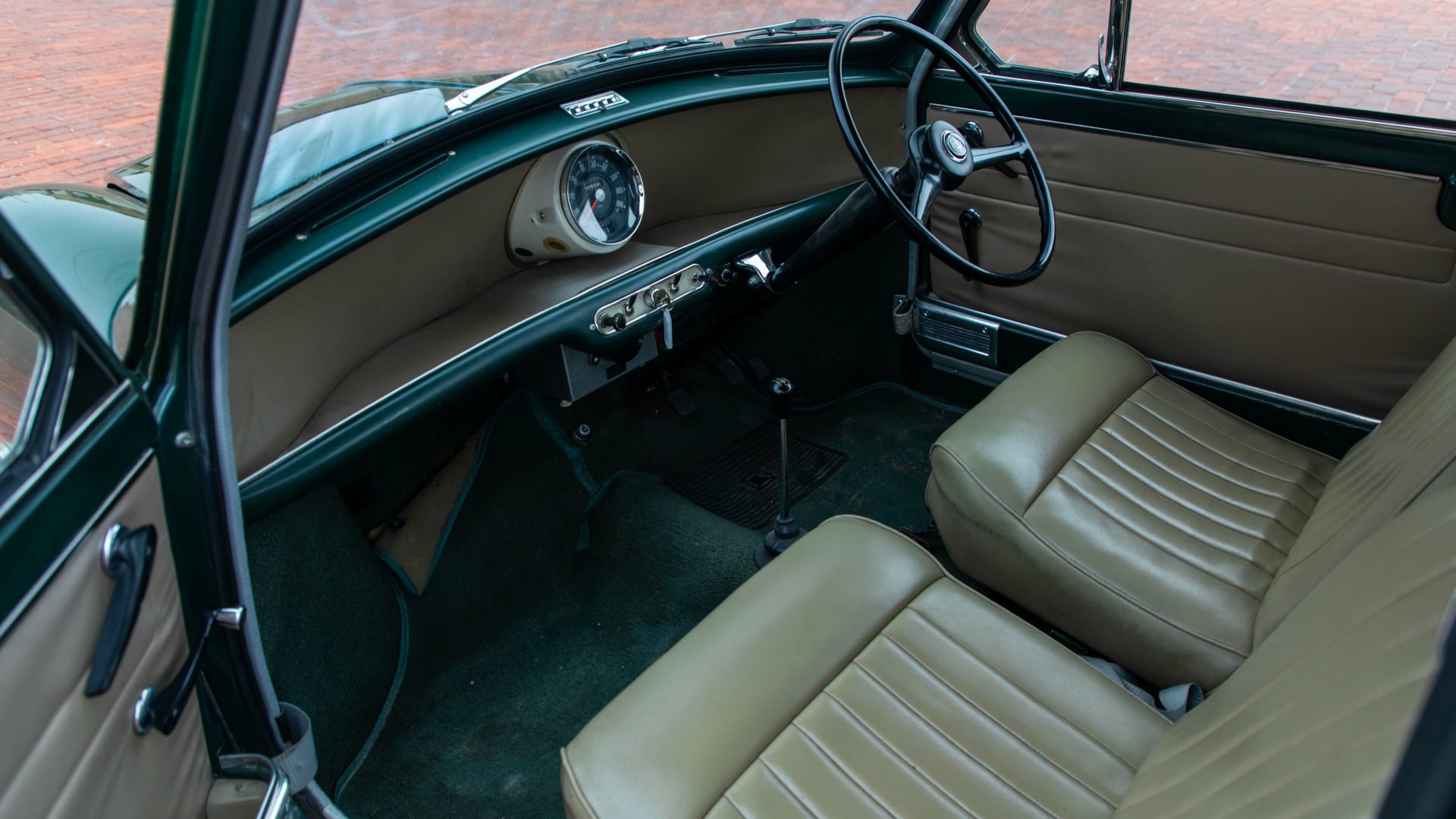 1967 Mini 1000 Deluxe at Dallas 2022 as T172 - Mecum Auctions