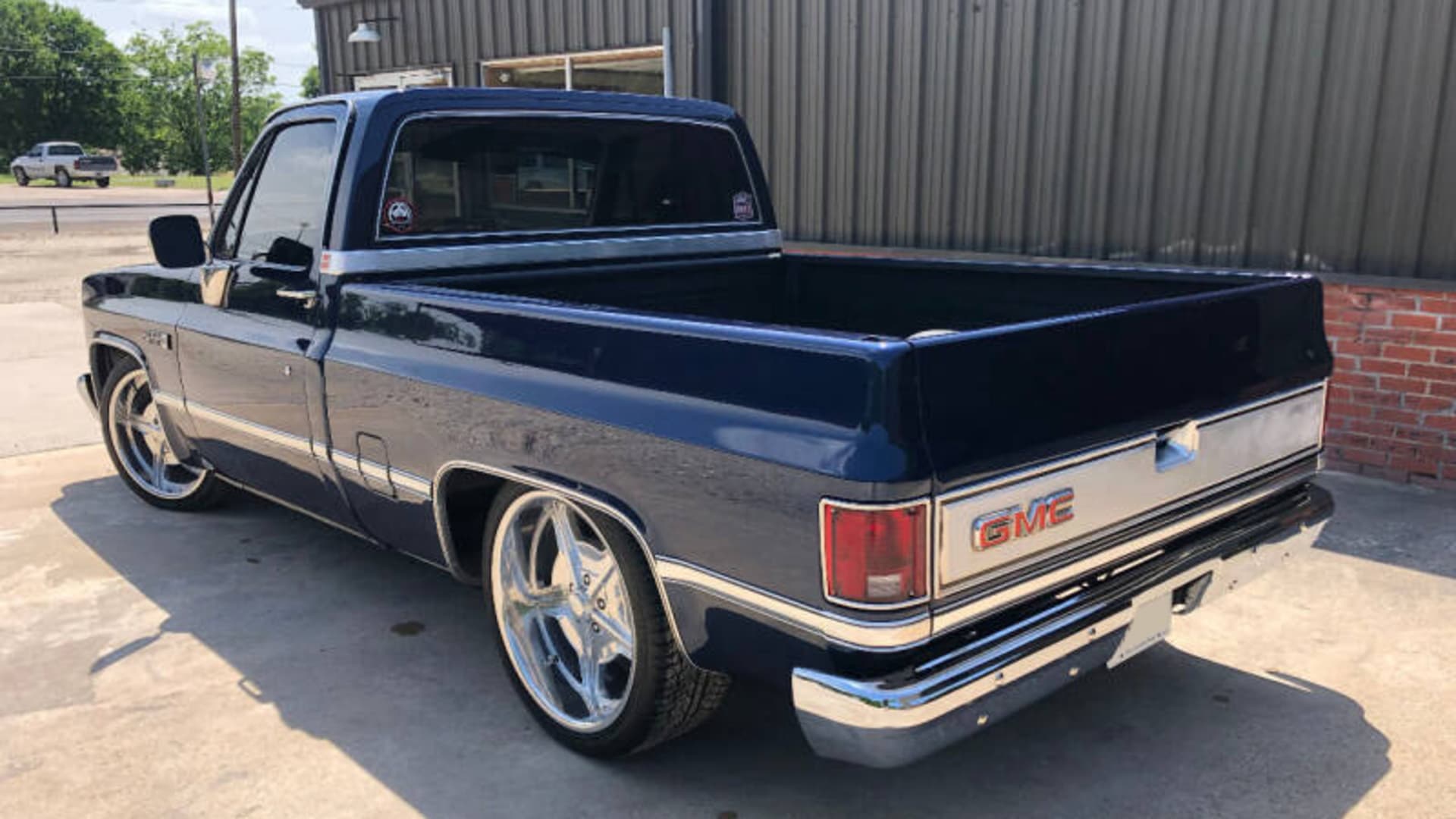 1985 GMC Sierra Classic Custom Pickup at Dallas 2022 as F200 - Mecum ...