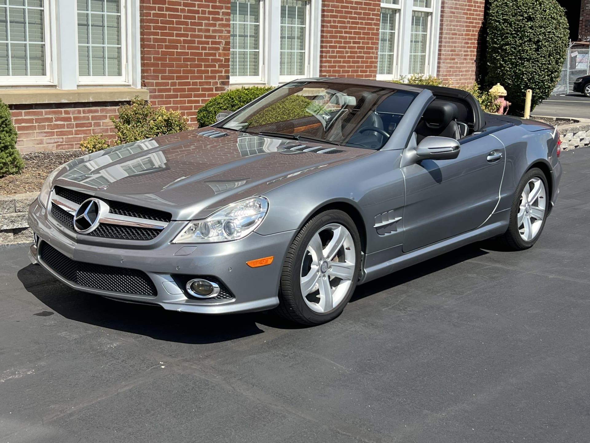 2009 Mercedes-Benz SL550 Convertible at Dallas 2022 as S58 - Mecum Auctions