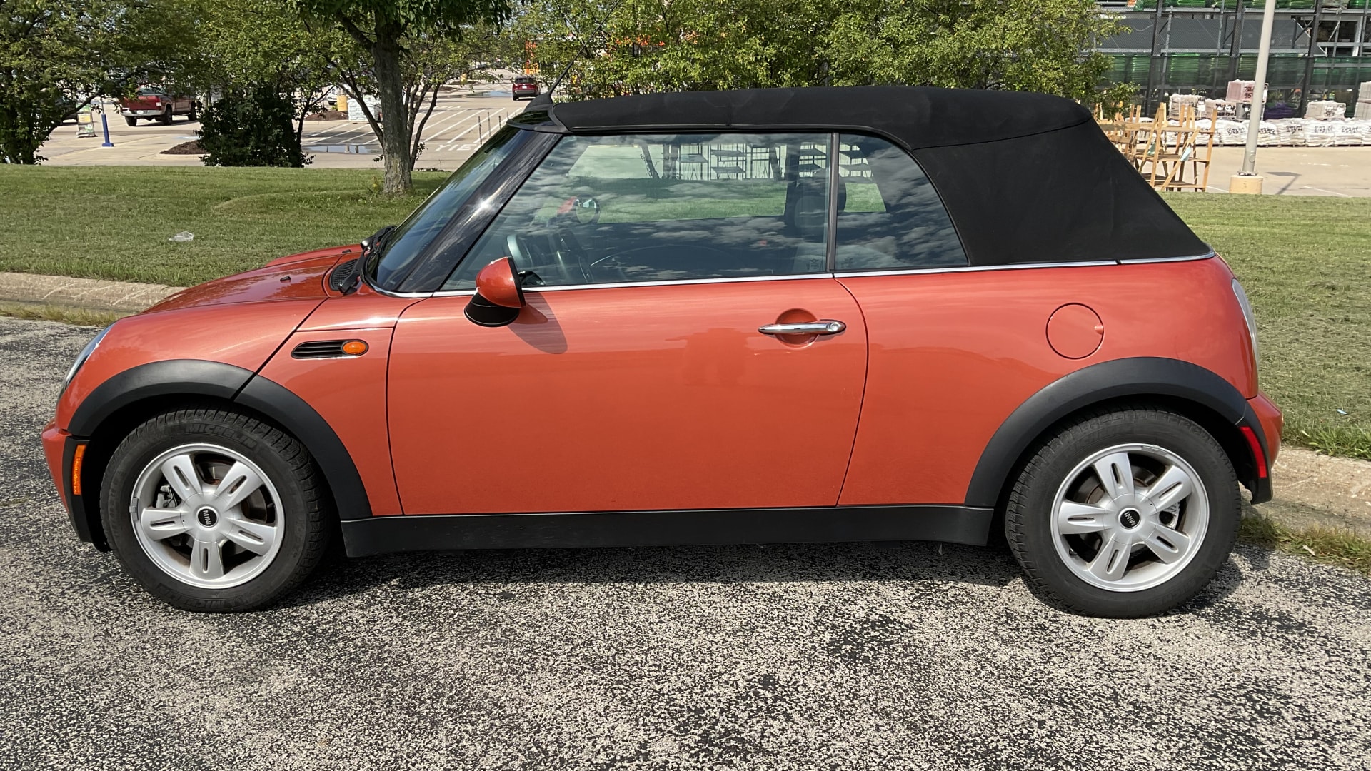 2006 Mini Cooper Convertible at Dallas 2022 as W128.1 - Mecum Auctions