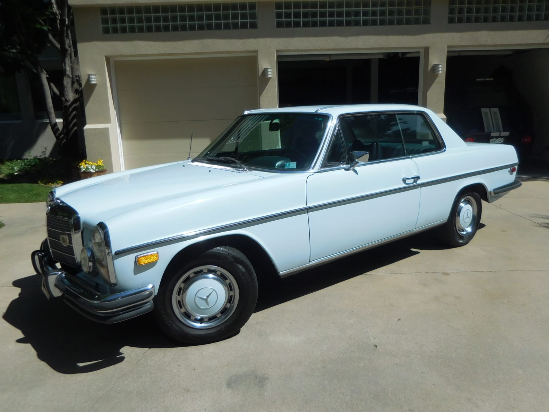 1973 Mercedes-Benz 280C at Denver 2019 as F20 - Mecum Auctions