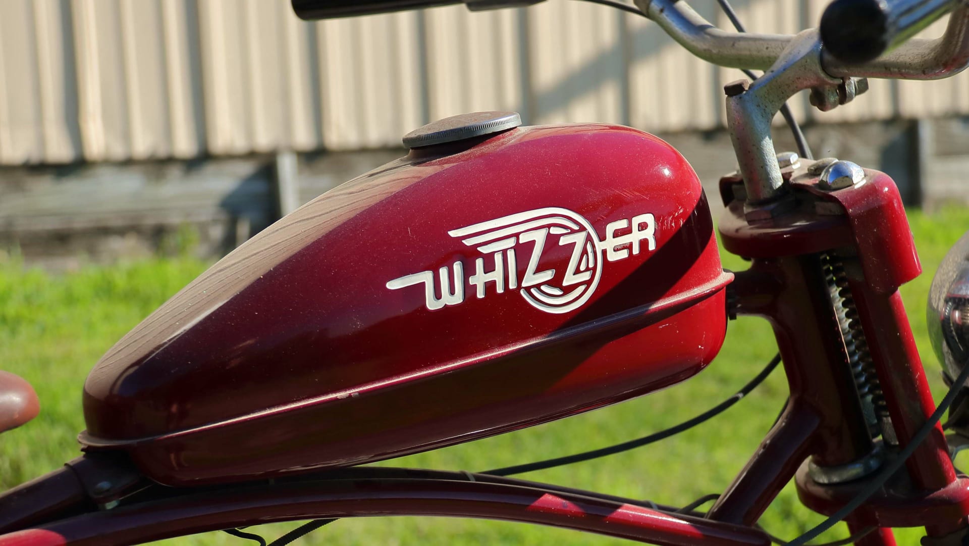 1948 Whizzer Pacemaker at Elmer's Auto & Toy Museum Collection 2022 as ...