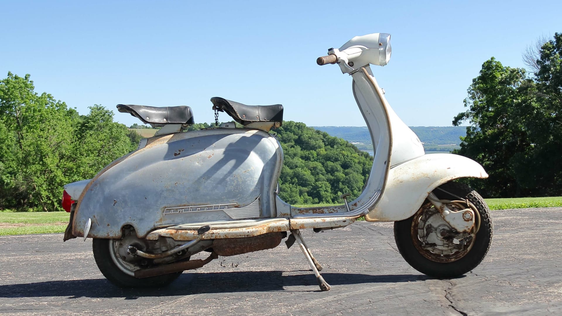 1961 Lambretta Innocenti Scooter 125 at Elmer's Auto & Toy Museum ...