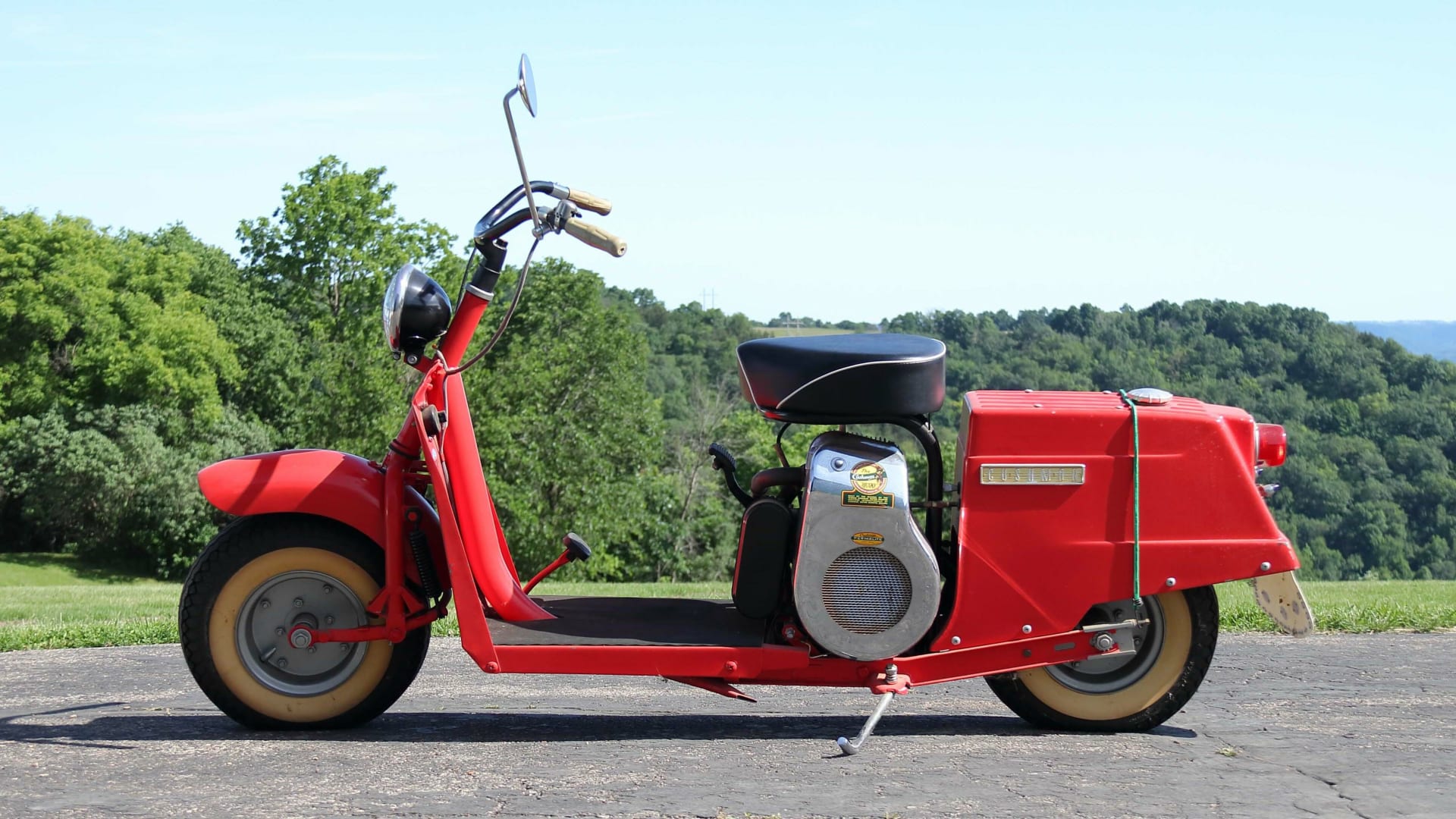 1959 Cushman Highlander at Elmer's Auto & Toy Museum Collection 2022 as ...