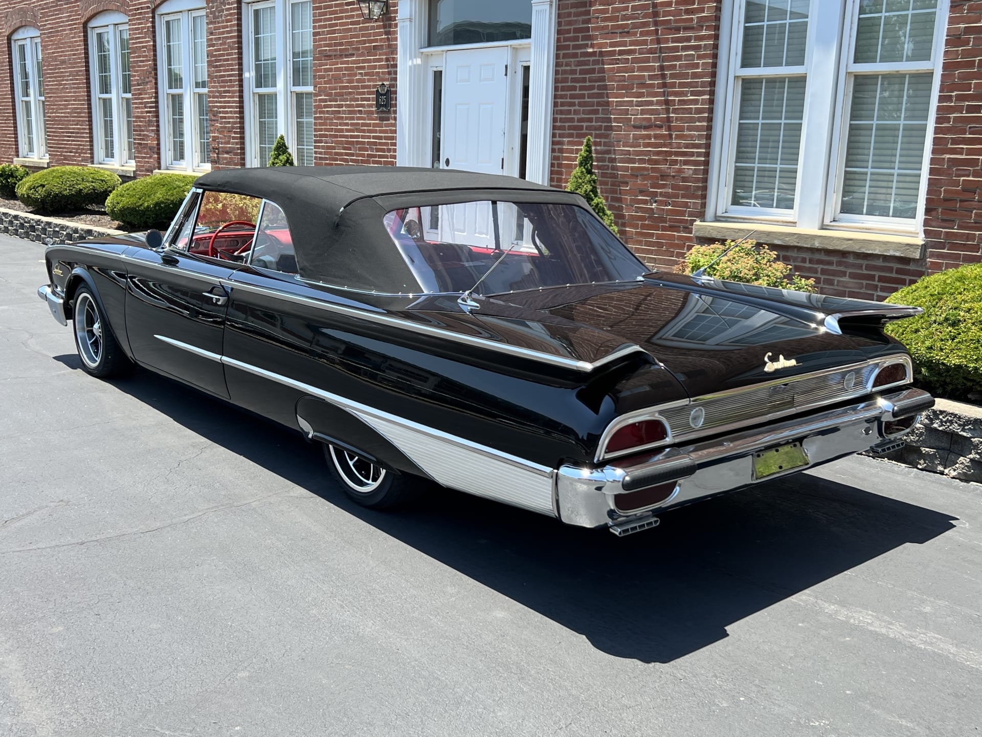 1960 Ford Sunliner at Orlando 2022 as F88 - Mecum Auctions