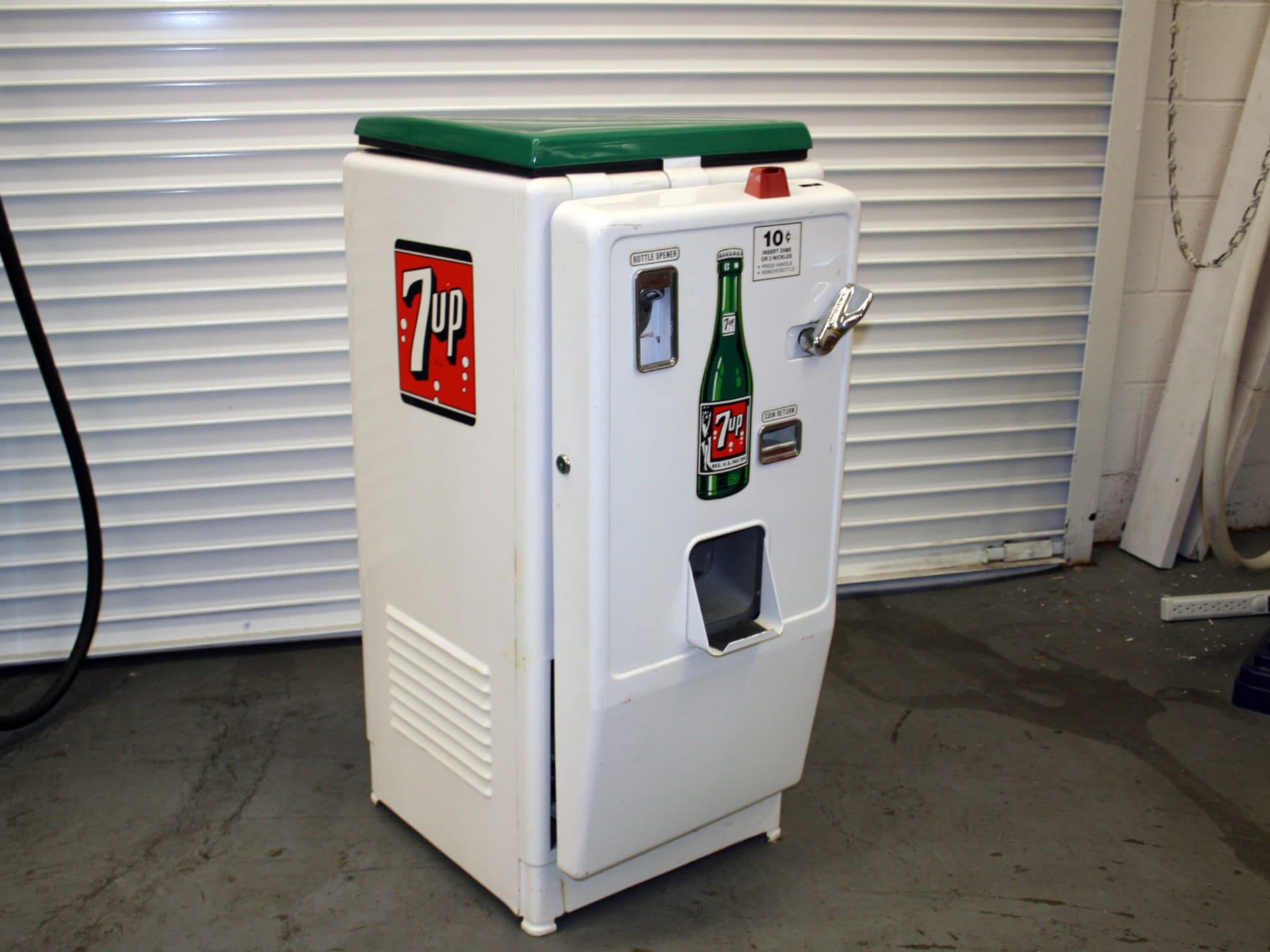 7up Vending Machine at Kissimmee 2013 as M267 - Mecum Auctions