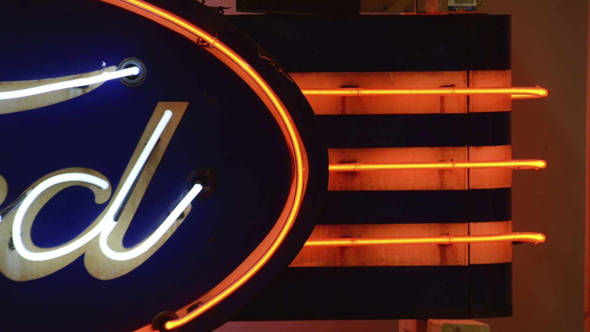 Ford Neon Dealership Sign With Wings DSPN 100x36x16 at Kissimmee 2016 ...