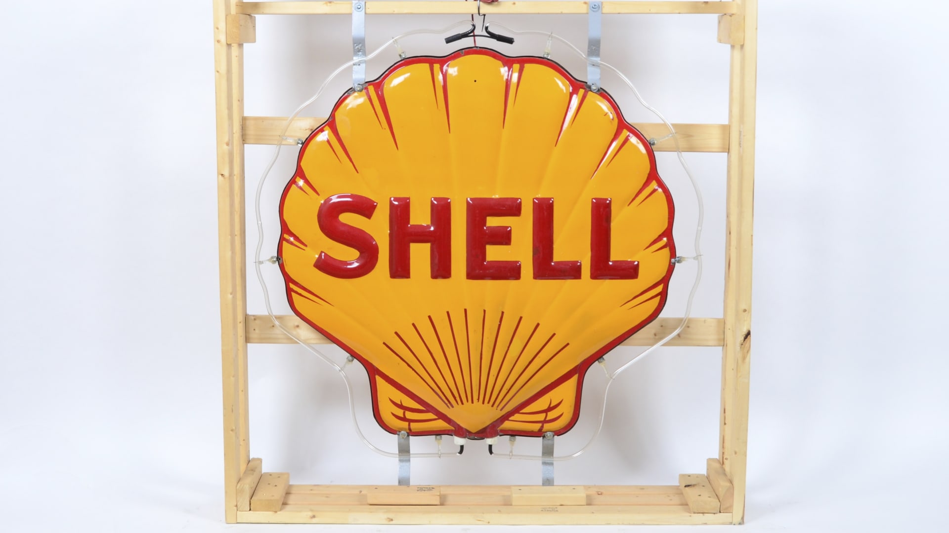Shell Pecten Neon Sign DSPN 56x62x6 at Kissimmee 2016 as M165 - Mecum ...