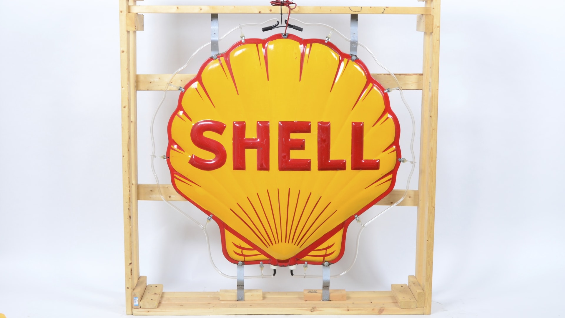 Shell Pecten Neon Sign DSPN 56x62x6 at Kissimmee 2016 as M165 - Mecum ...