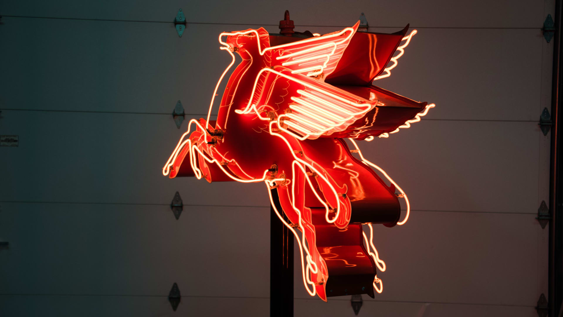 Mobil Pegasus Rotating Neon Sign DSPN 72x79x48 at Kissimmee 2017 as ...