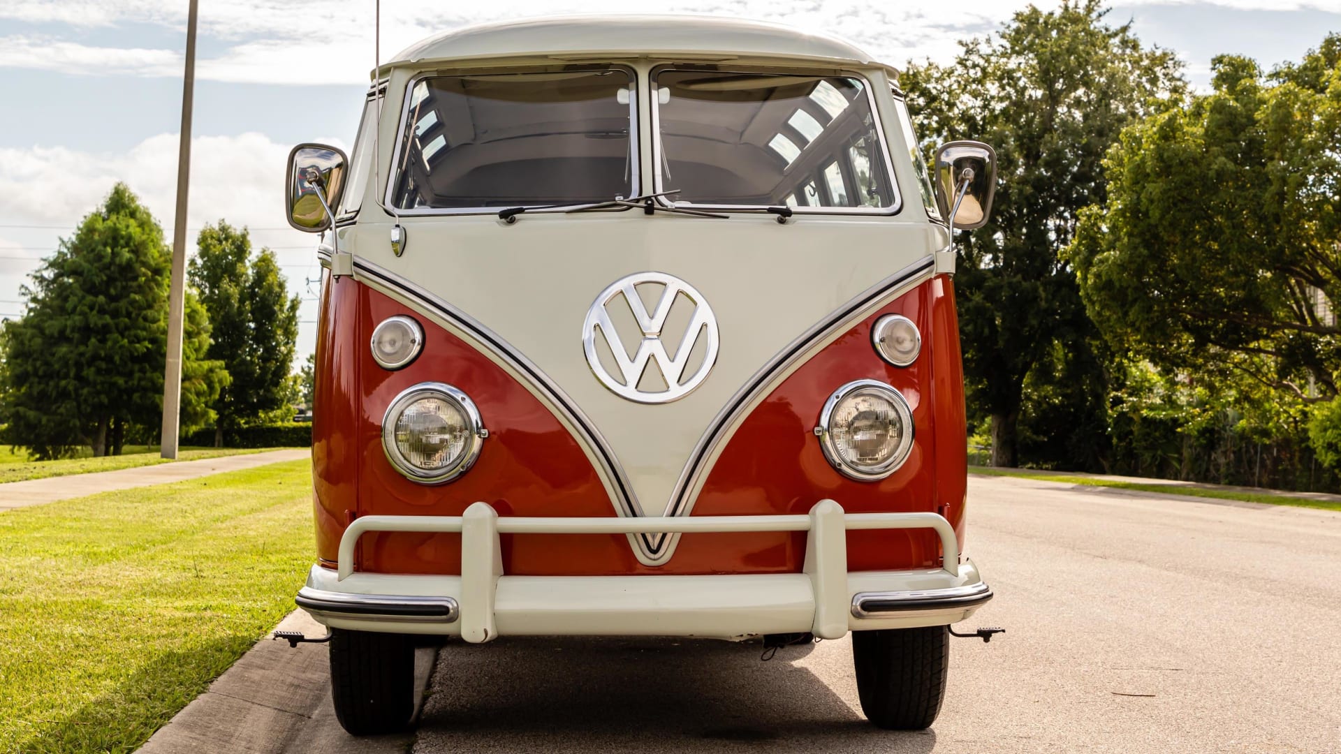 1963 Volkswagen Deluxe 23-Window Bus at Kissimmee 2020 as S263 - Mecum ...