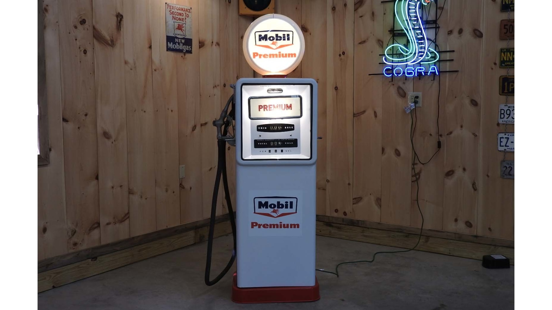 Bowser Mobil Premium Gas Pump 18x22x73 at Kissimmee 2020 as M105 ...