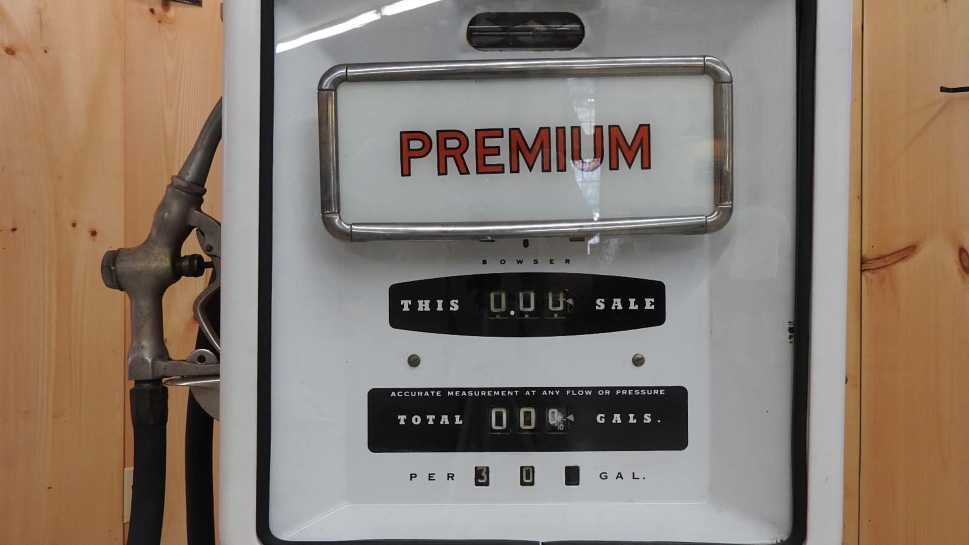 Bowser Mobil Premium Gas Pump 18x22x73 at Kissimmee 2020 asM105 - Mecum ...