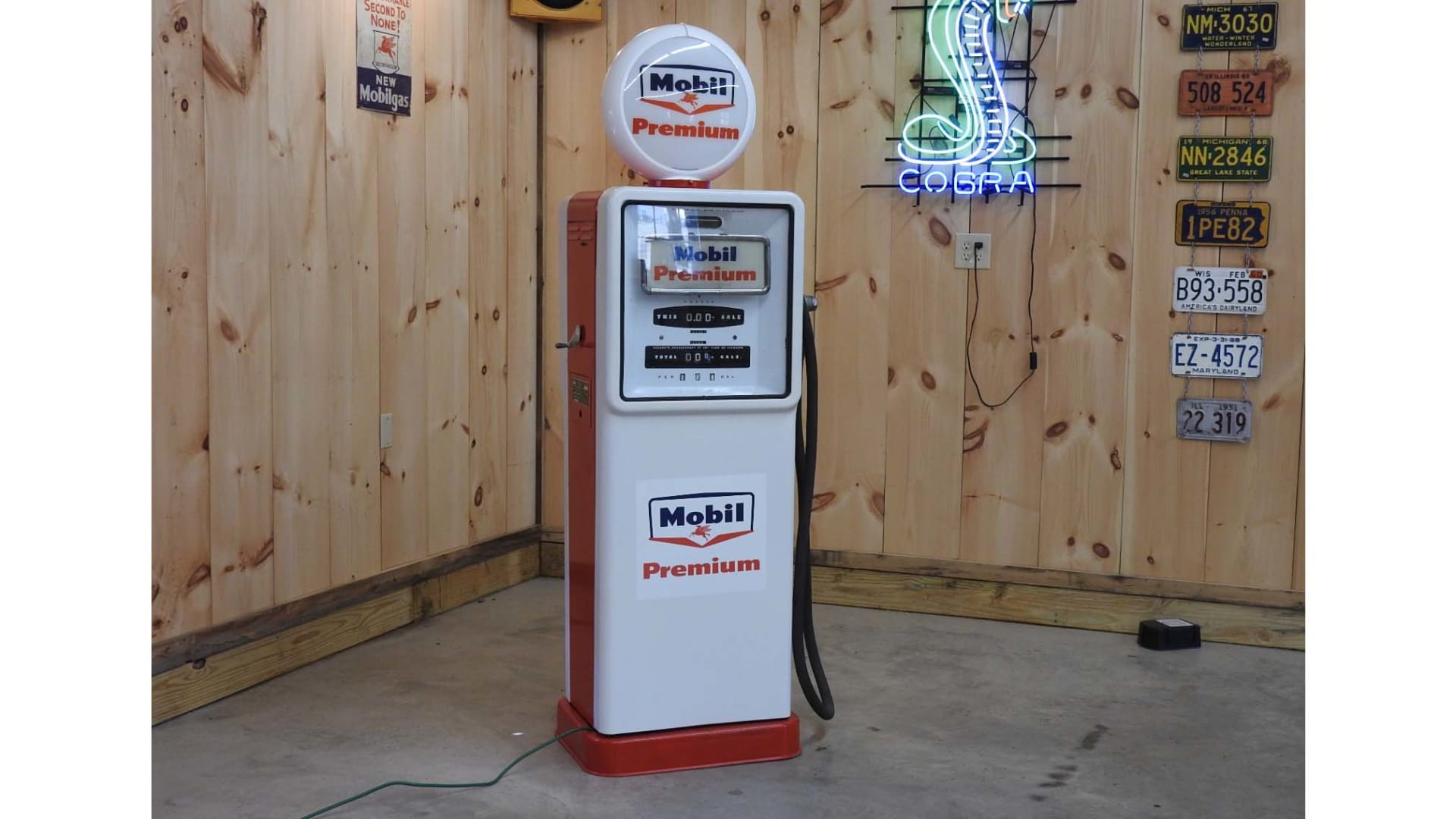 Bowser Mobil Premium Gas Pump 18x22x73 at Kissimmee 2020 as M105 ...