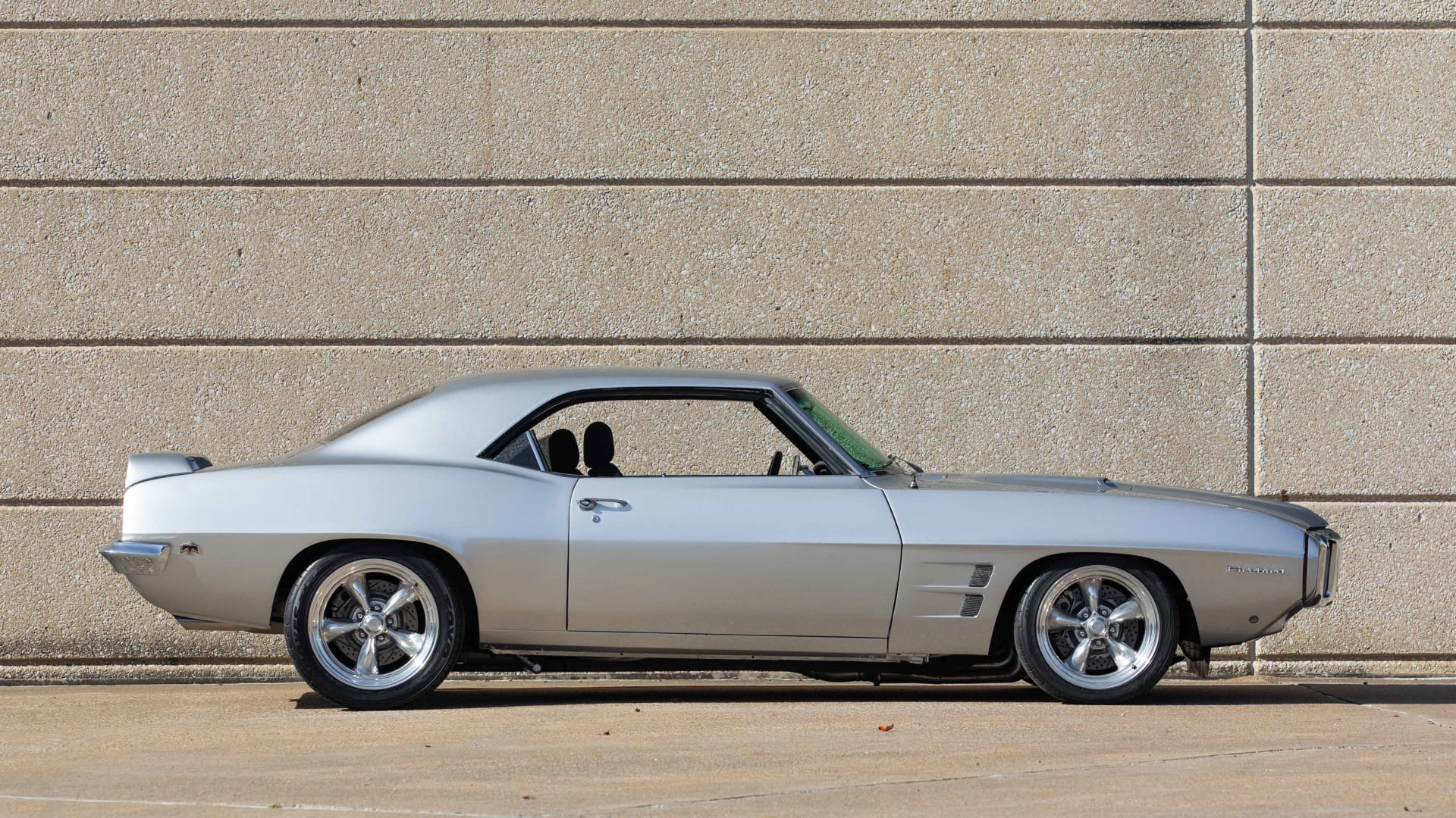 1969 Pontiac Firebird Resto Mod at Kissimmee 2021 as T192 - Mecum Auctions