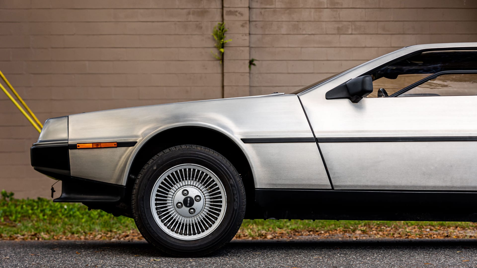 1982 DeLorean DMC-12 at Kissimmee 2022 as K161 - Mecum Auctions
