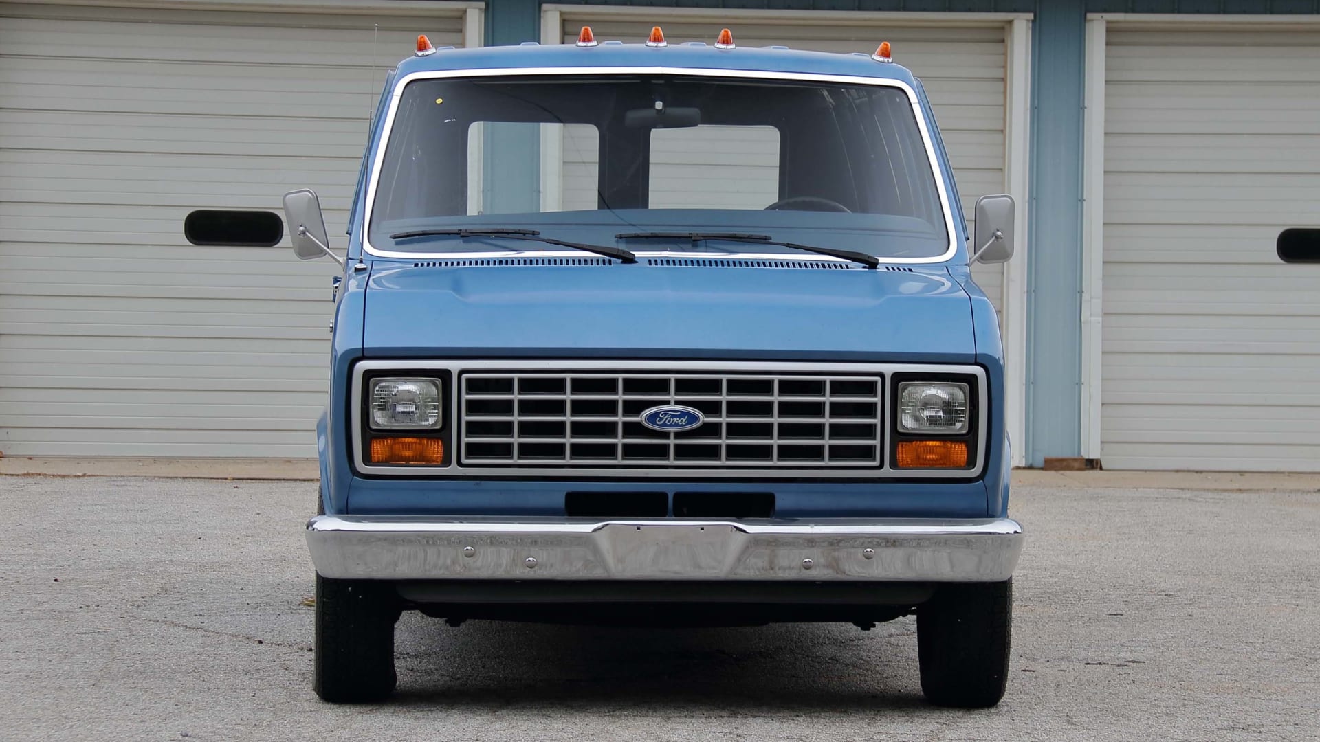 1985 Ford Econoline 150 Van at Indy Fall Special 2020 as T141.1 - Mecum ...