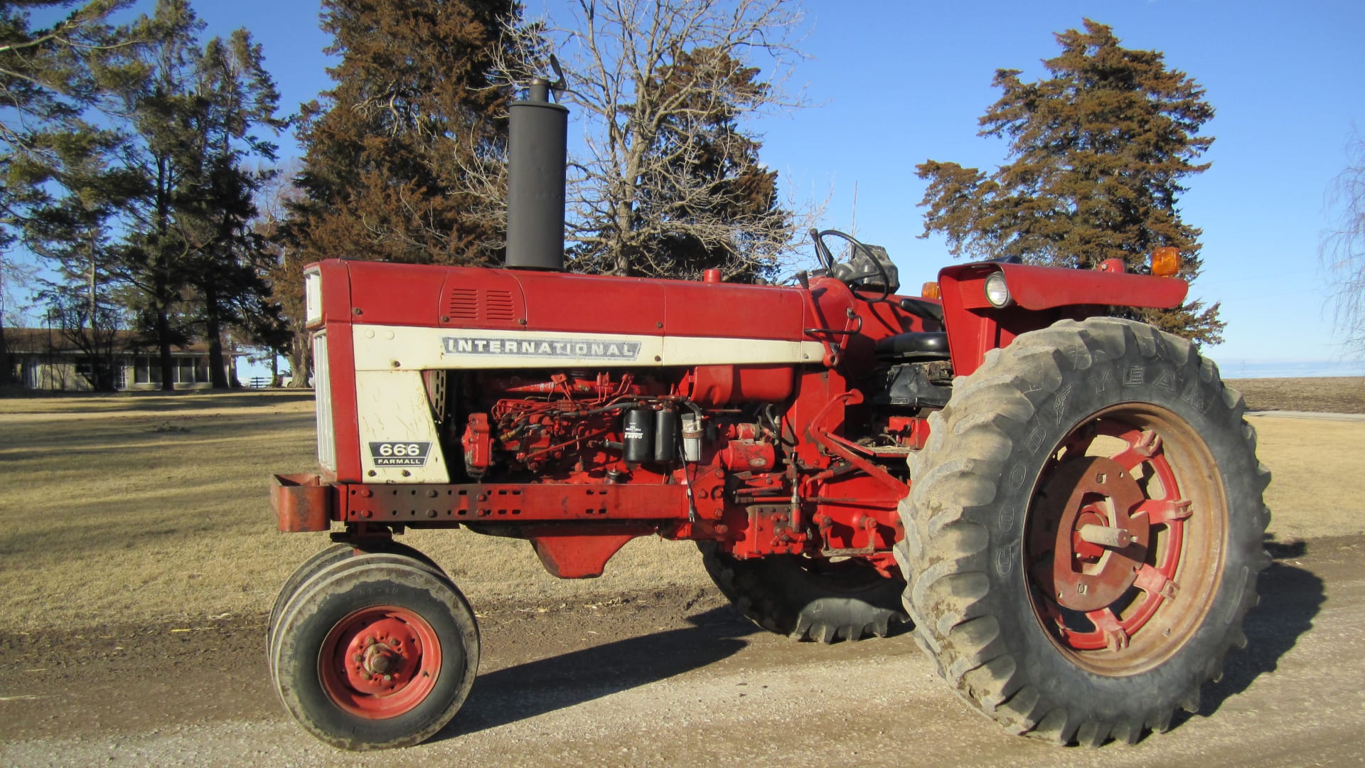 1973 International 666 Diesel at Gone Farmin' Tractor Spring Classic ...