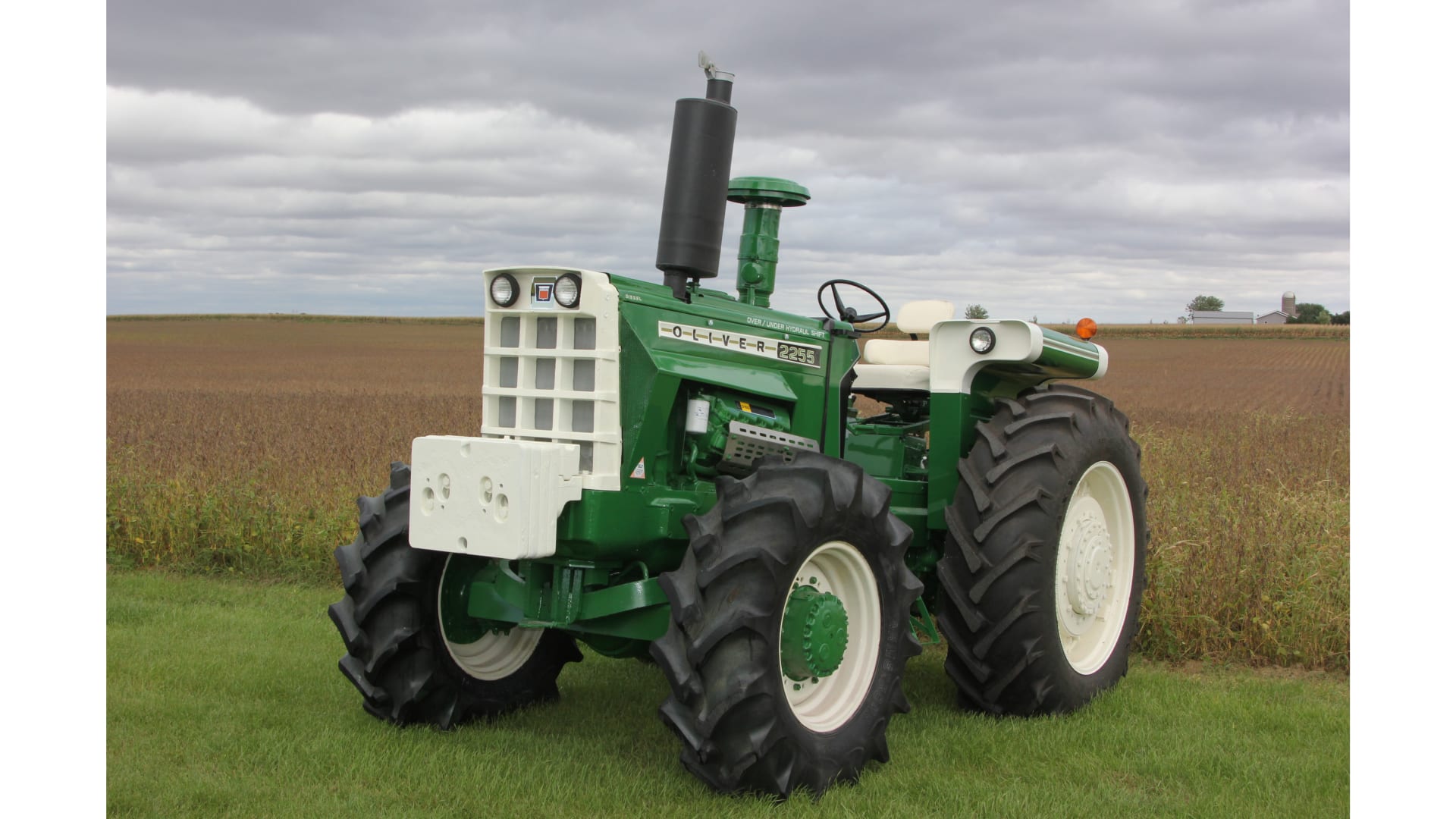 1974 Oliver 2255 FWA at Davenport 2019 as S26 - Mecum Auctions