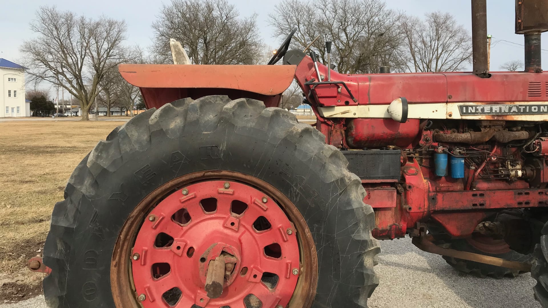 1968 Farmall 1256 FWA at Davenport 2019 as S111 - Mecum Auctions