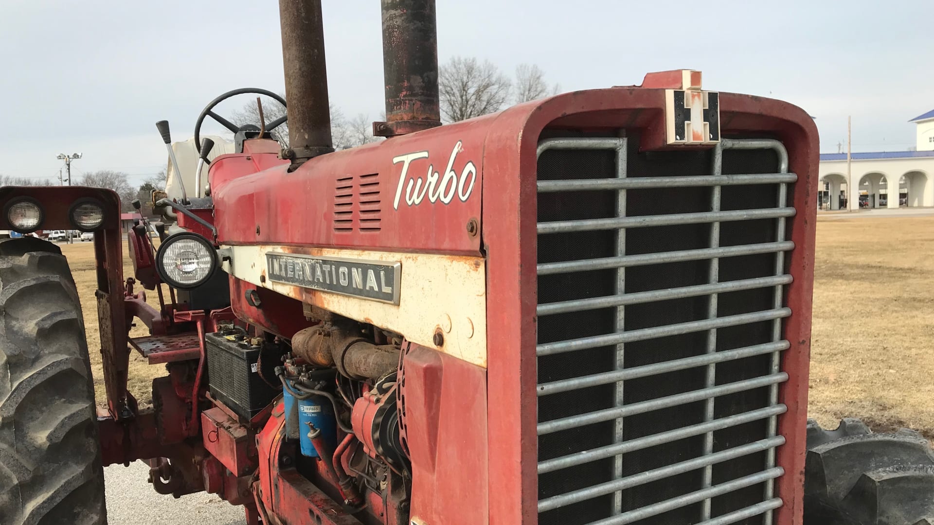 1968 Farmall 1256 FWA at Davenport 2019 as S111 - Mecum Auctions