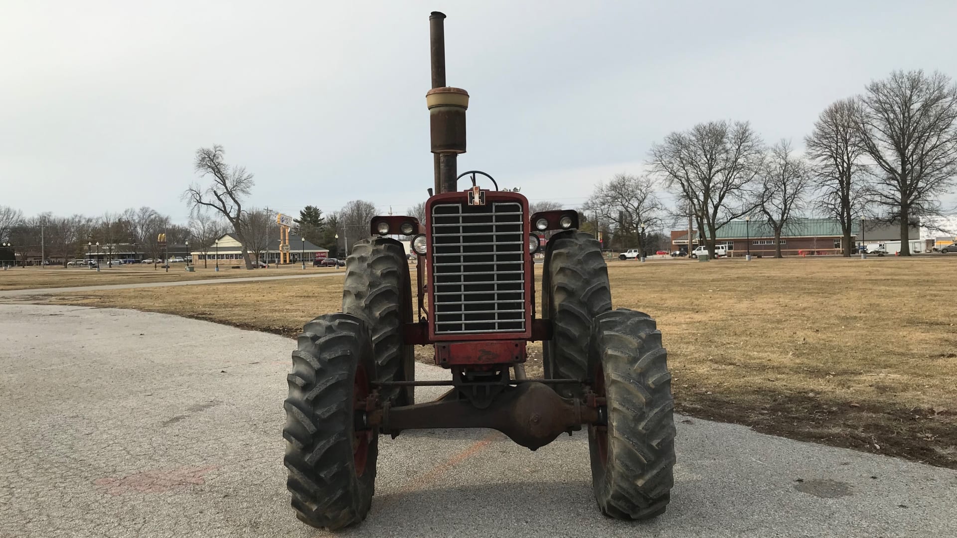 1968 Farmall 1256 FWA at Davenport 2019 as S111 - Mecum Auctions