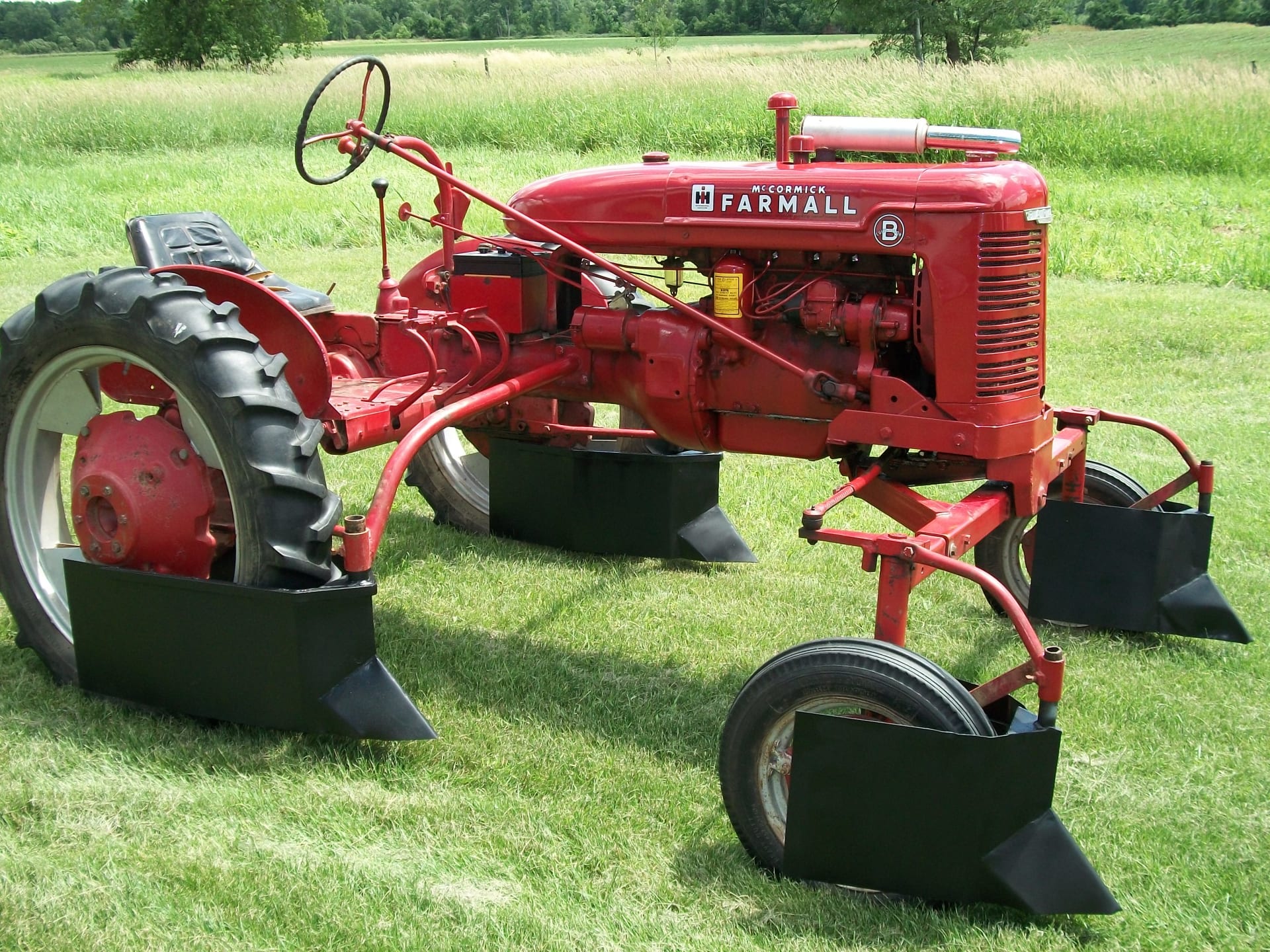 Farmall B Ginseng at Gone Farmin' Fall 2012 as F43 - Mecum Auctions