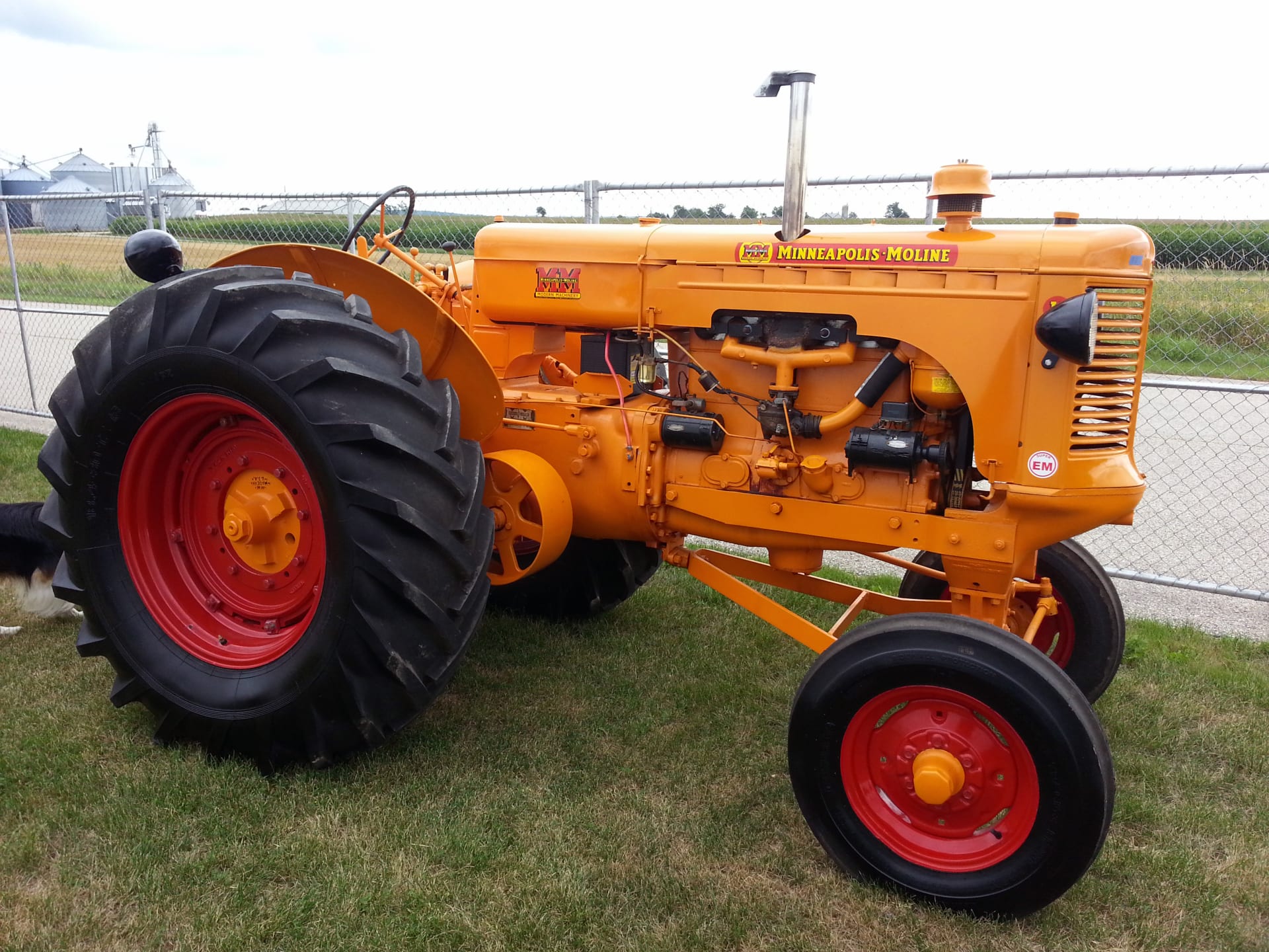 1951 Minneapolis Moline UTS at Gone Farmin' Walworth 2013 as F2 - Mecum ...