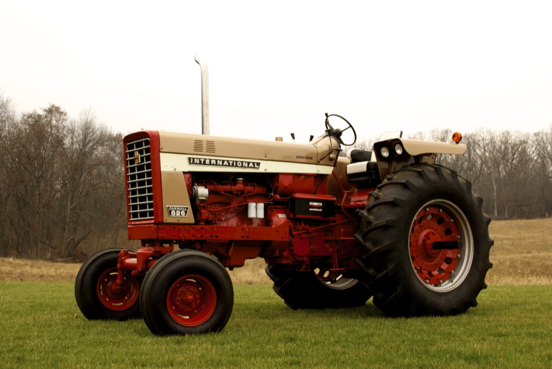 1970 International 826 Gold Demo at Gone Farmin' Walworth 2013 as S23 ...